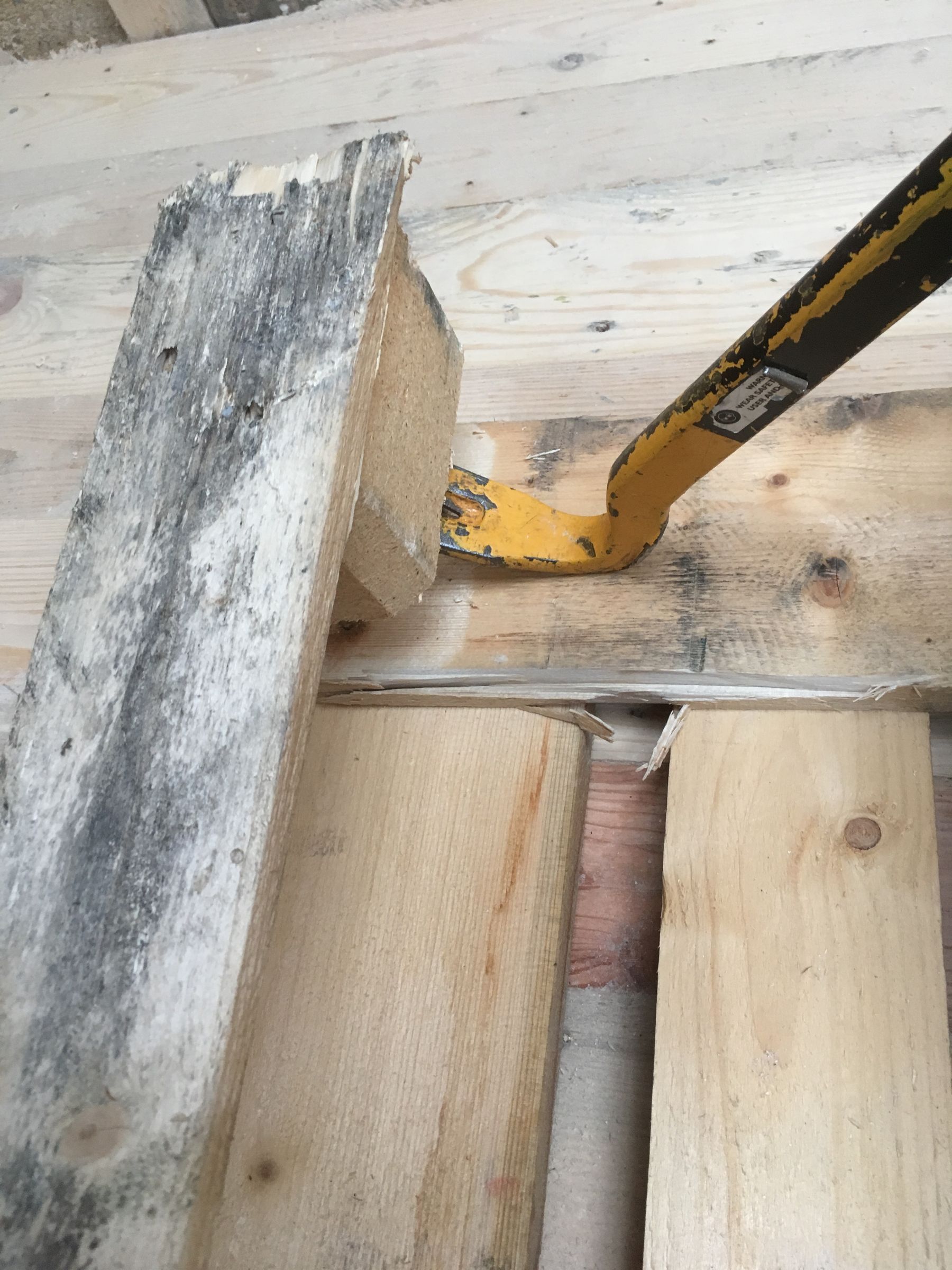 How to Disassemble a Pallet Efficiently : 8 Steps (with Pictures ...