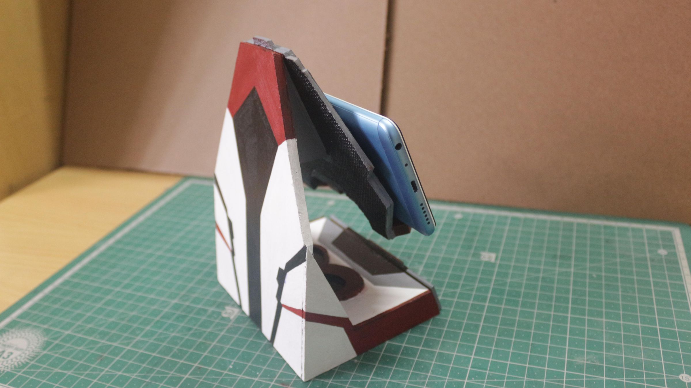 Easy Avengers Smartphone Stand : 14 Steps (with Pictures) - Instructables