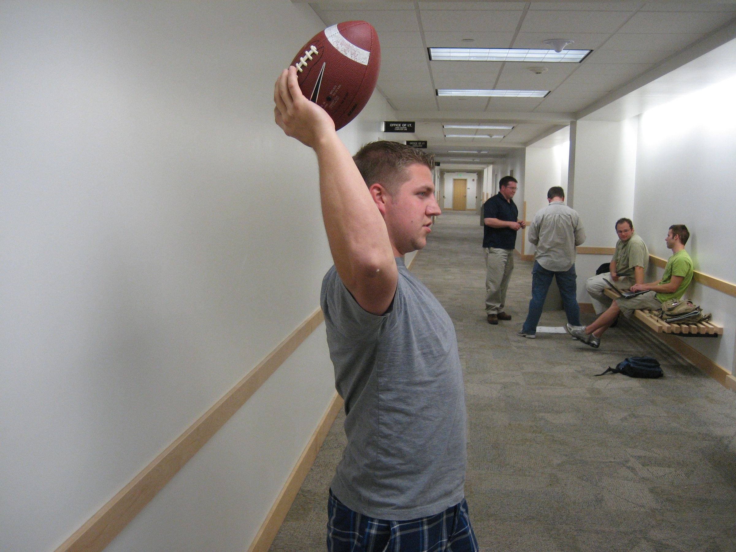 How to Throw a Football : 6 Steps (with Pictures) - Instructables
