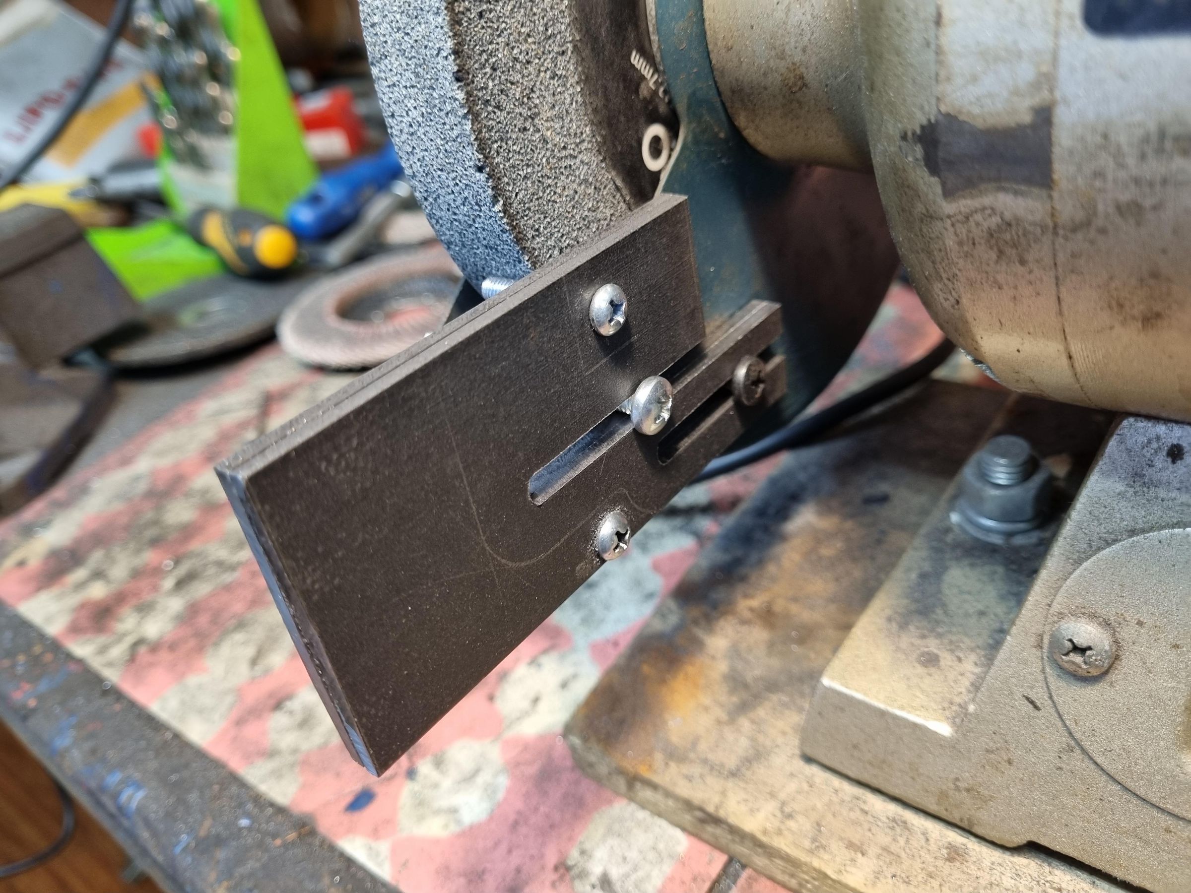 Scrap Metal Grinder Tool Rest : 7 Steps (with Pictures) - Instructables