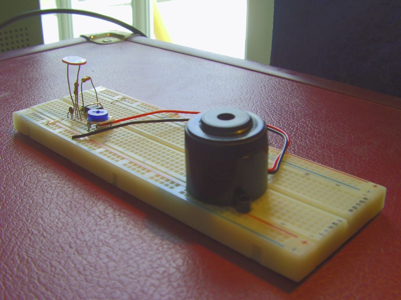 Light Detector Using Ic 555 DARK DETECTOR FROM 555 TIMER