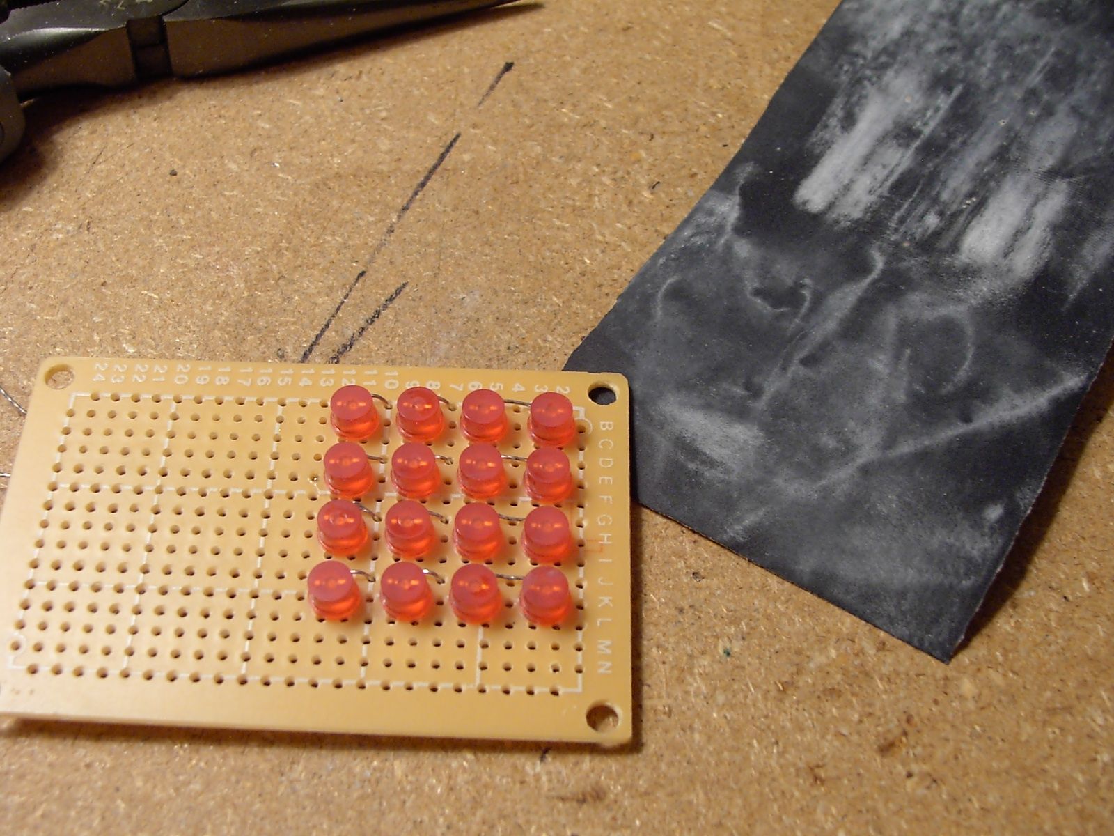 Single Chip, 2 Wire 4x4 LED Matrix - Instructables