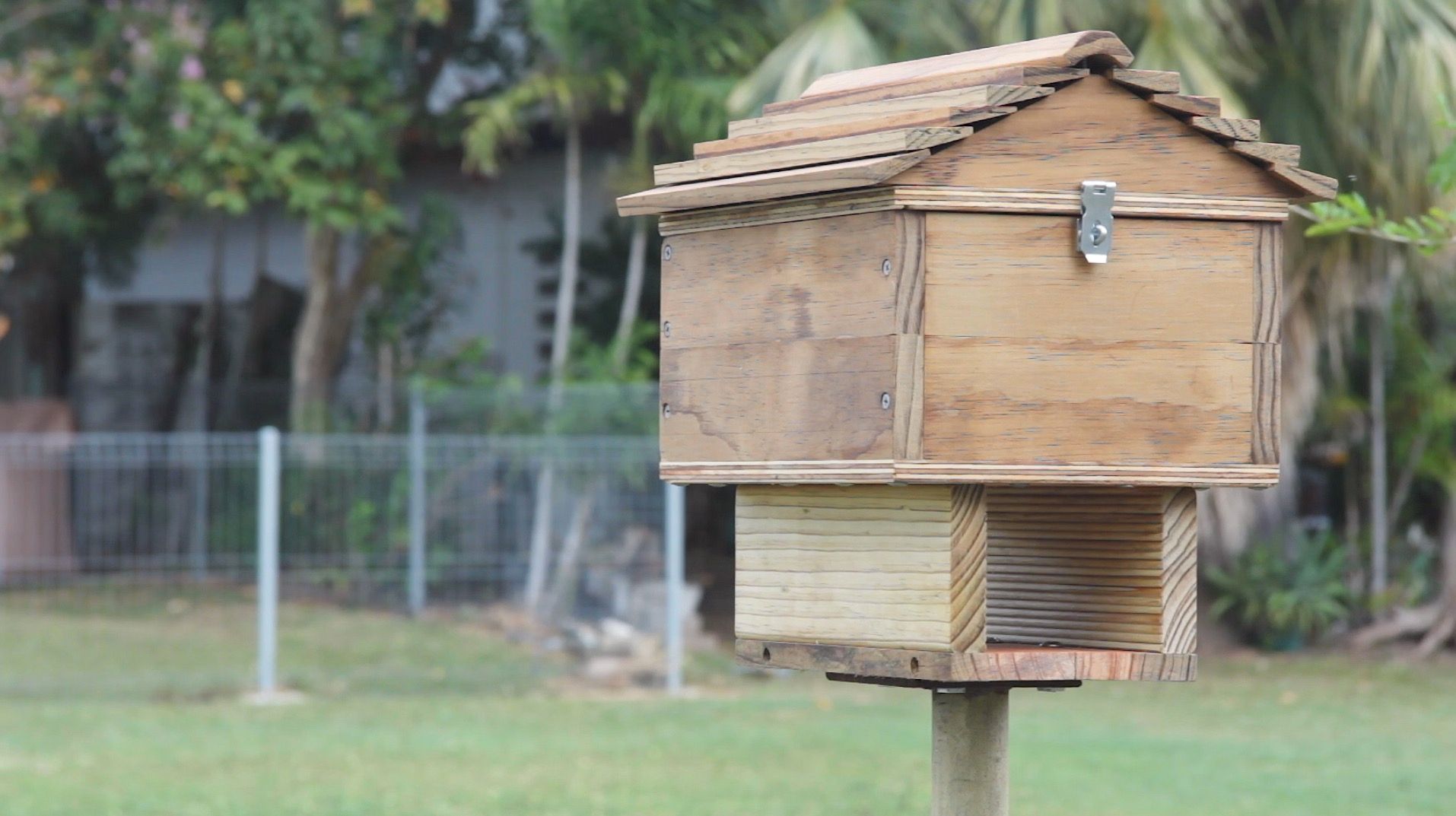 How to Make a Rustic Wood Mailbox : 5 Steps (with Pictures) - Instructables