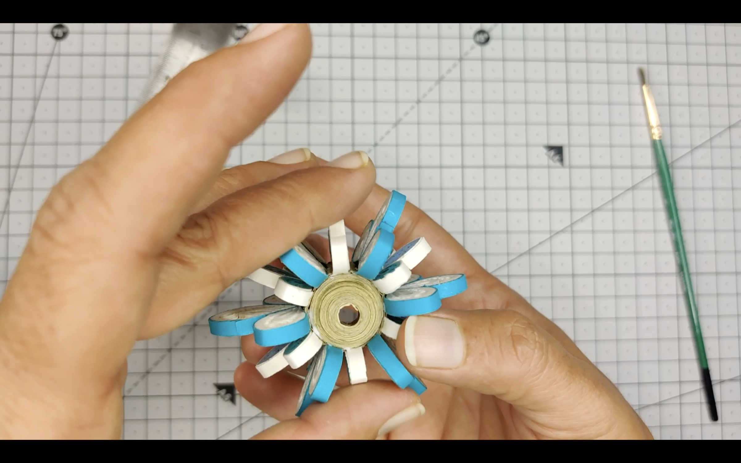 Paper Quilled Ornamental Dangler DIY : 13 Steps (with Pictures ...