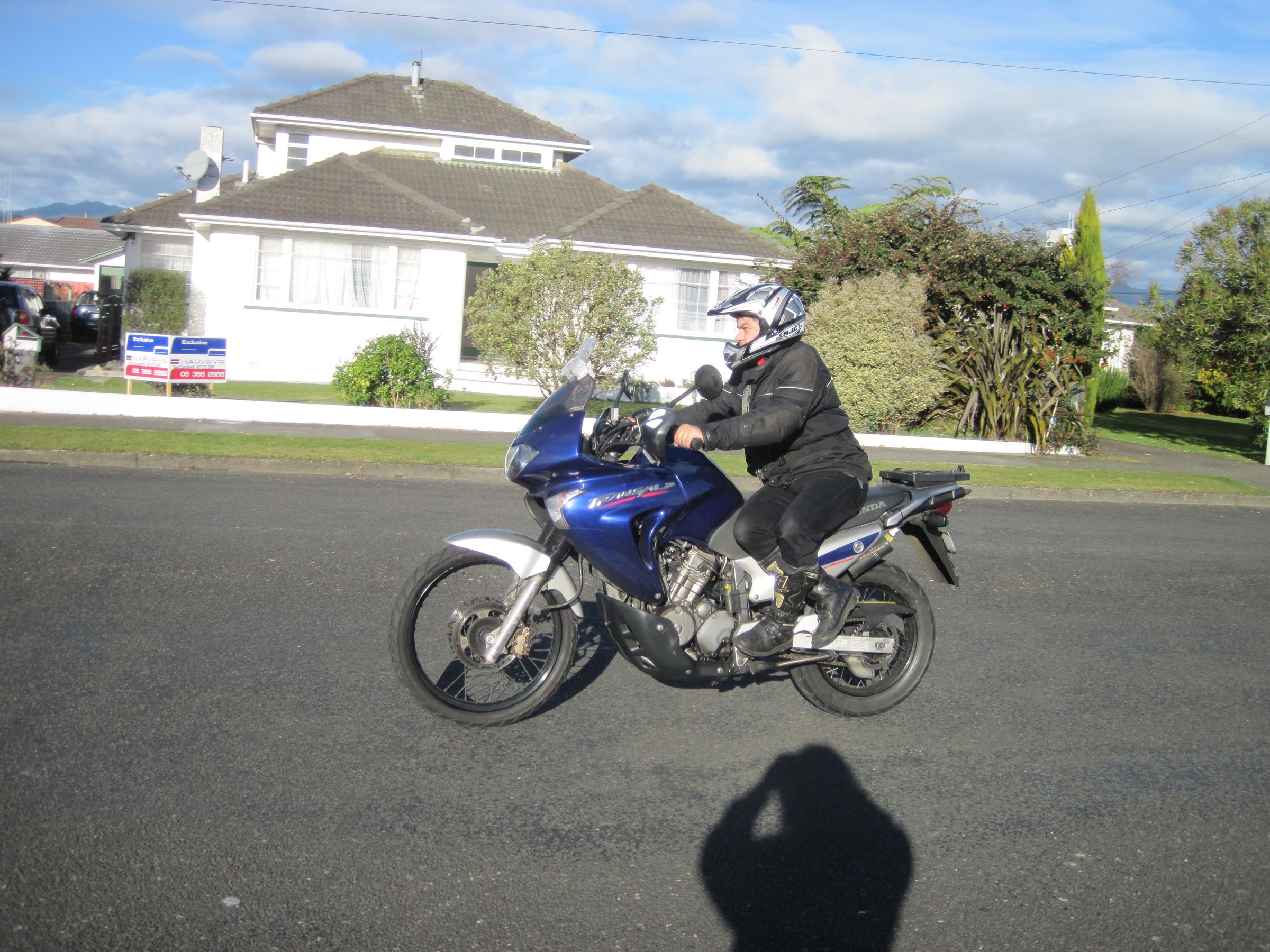 How to Ride a Tall Motorbike If You Are Short. : 6 Steps (with Pictures ...