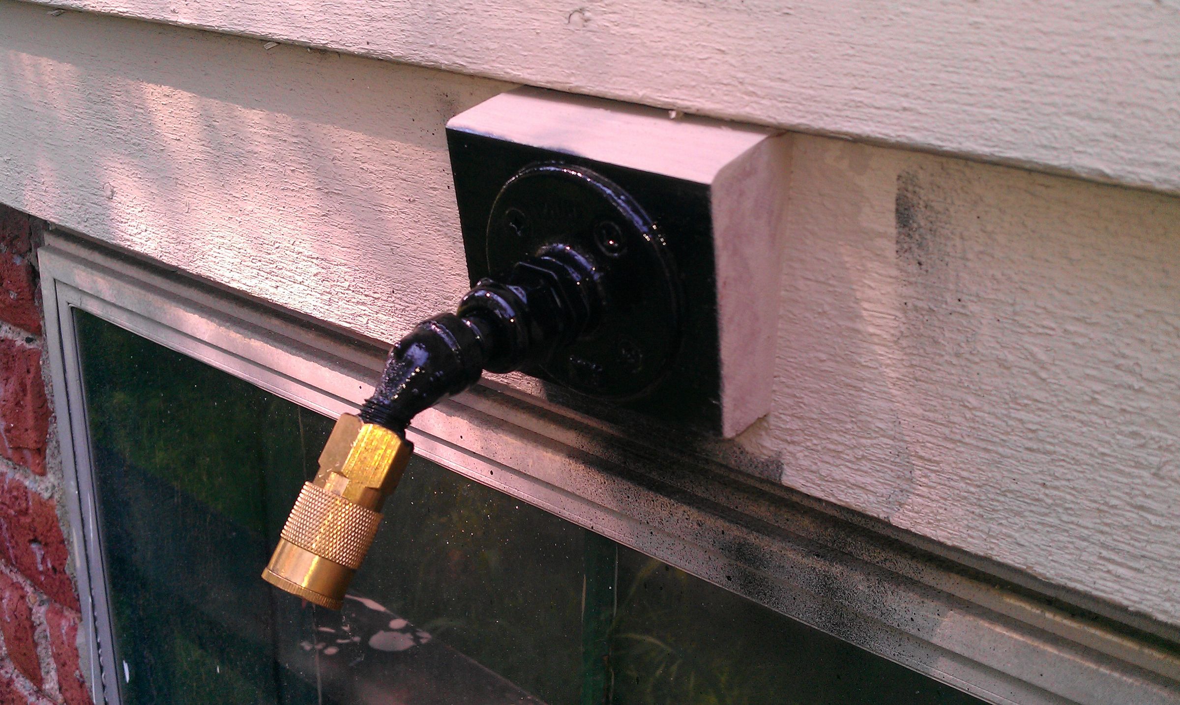 Compressed Air Bulkhead Fitting Outside Wall of House. : 8 Steps (with ...