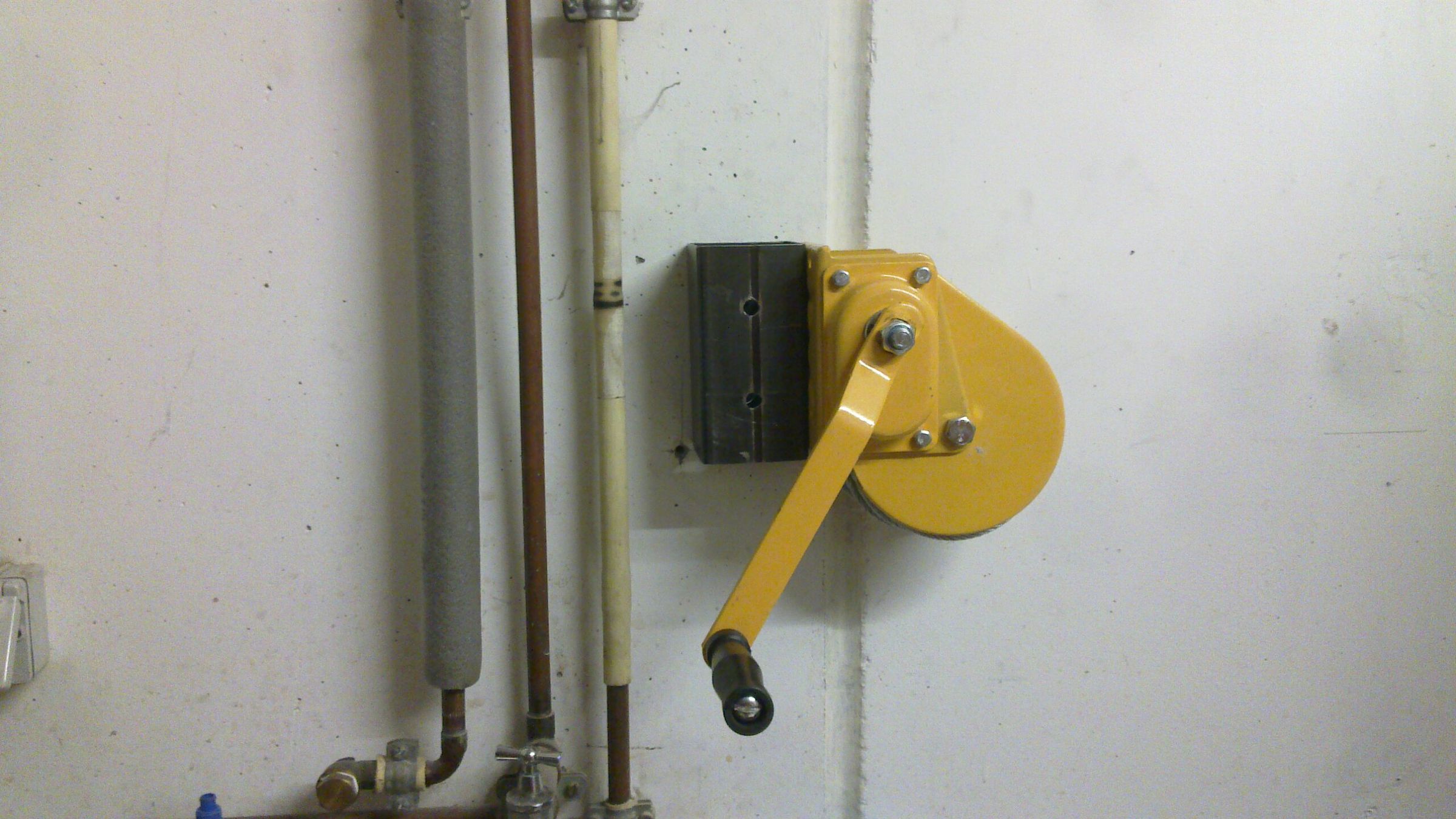 Height Adjustable Ceiling Clothes Line : 7 Steps (with Pictures ...