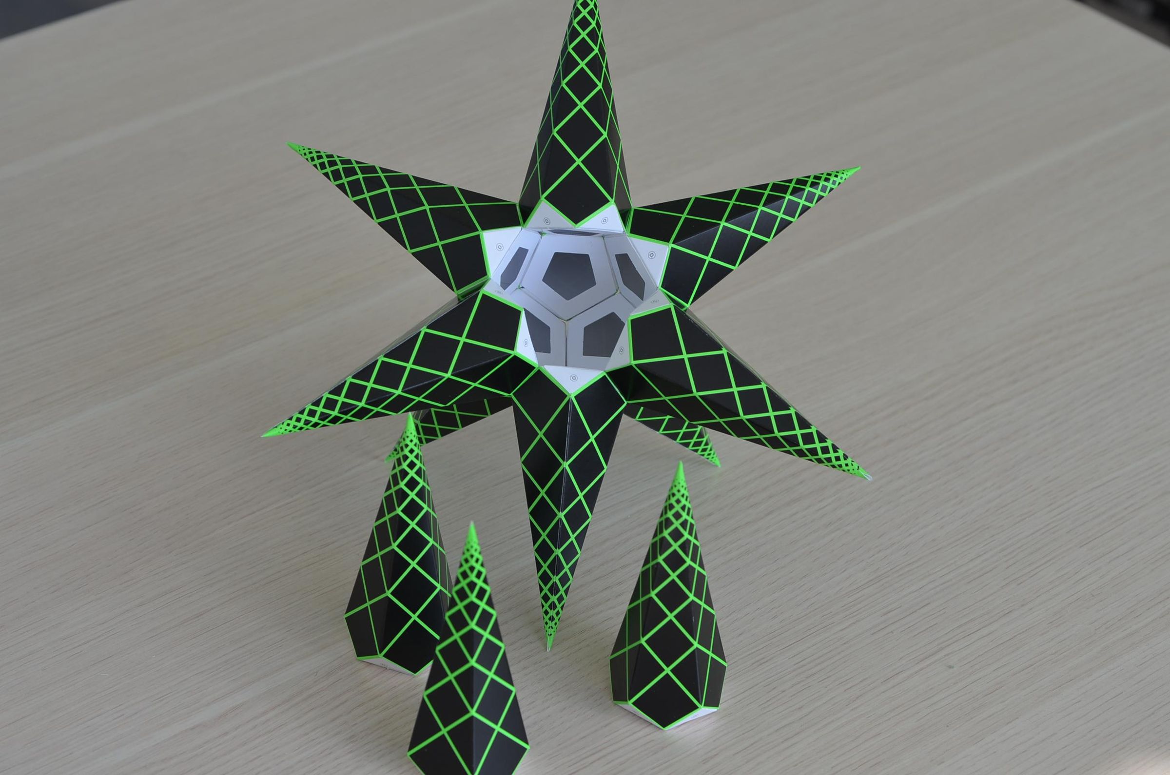 Black Star – Paper Polyhedron : 3 Steps (with Pictures) - Instructables