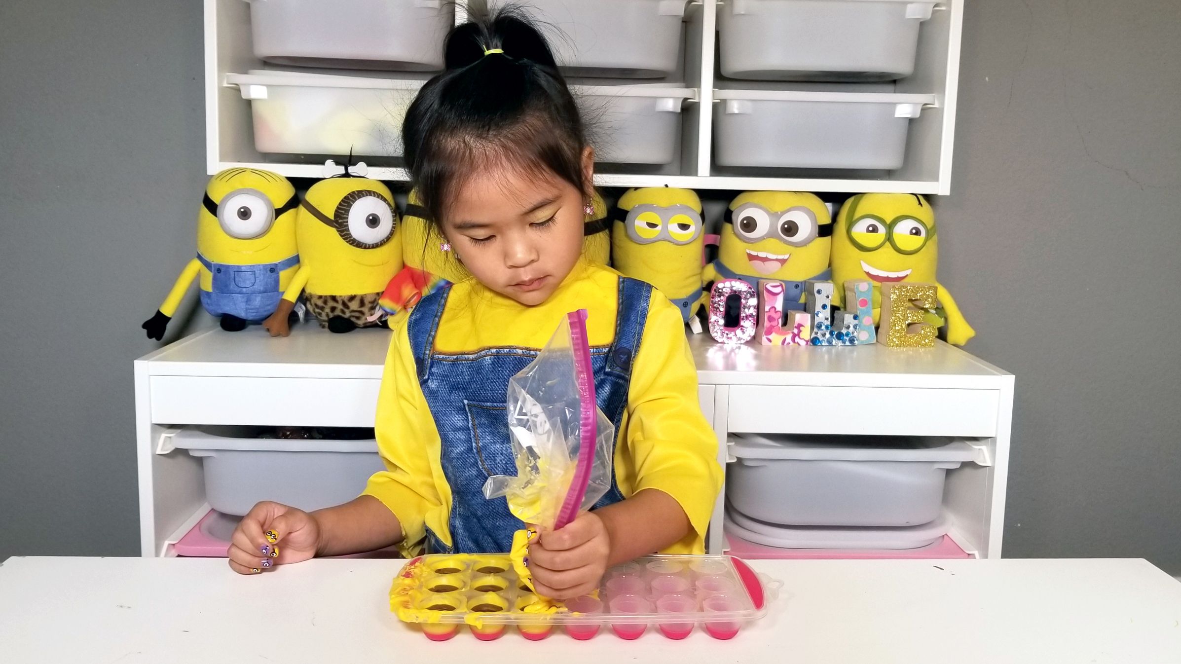 DIY Nutella Filled Minion Bon Bons | Minion Chocolates Recipe : 7 Steps ...