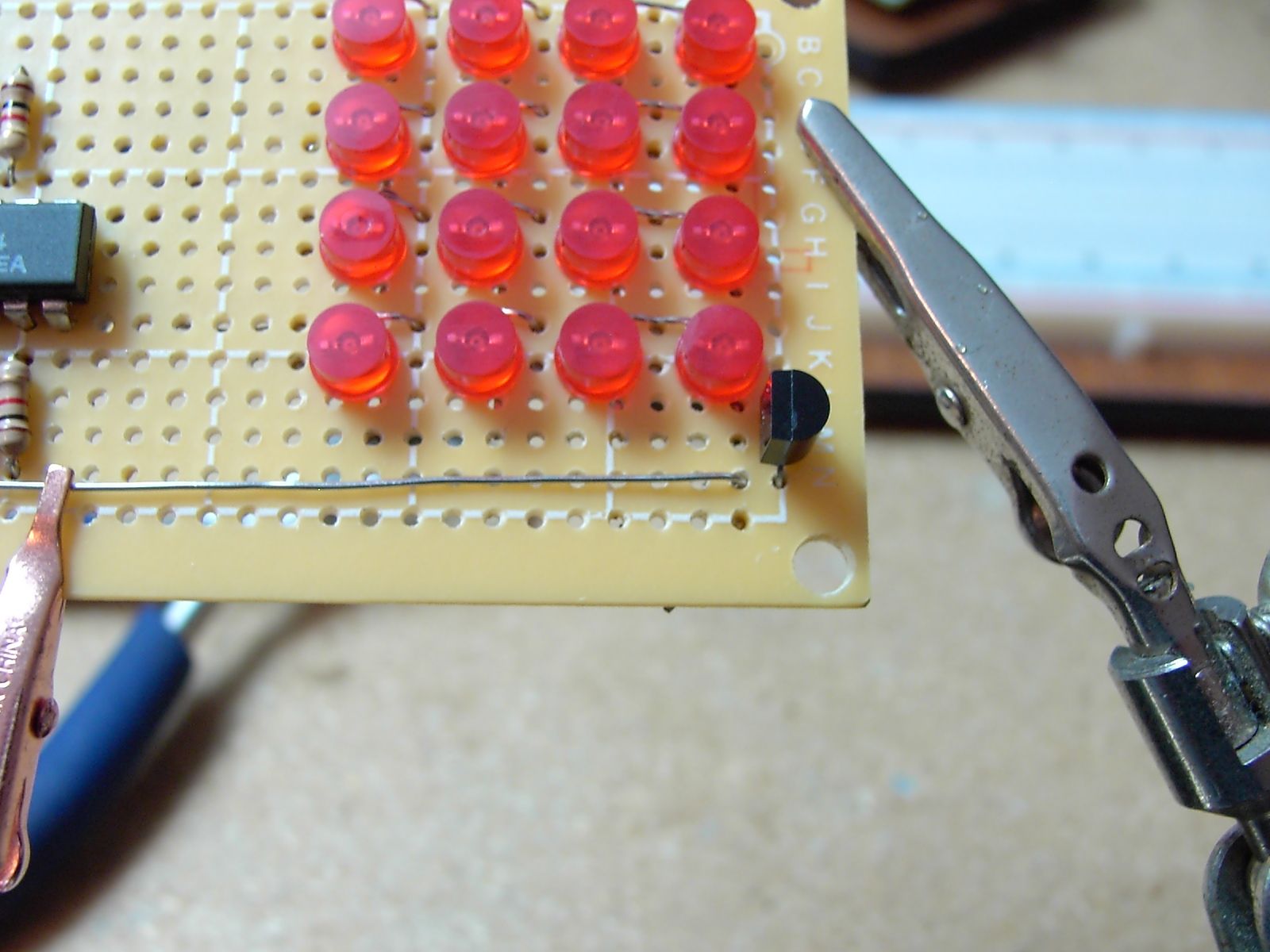 Single Chip, 2 Wire 4x4 LED Matrix - Instructables