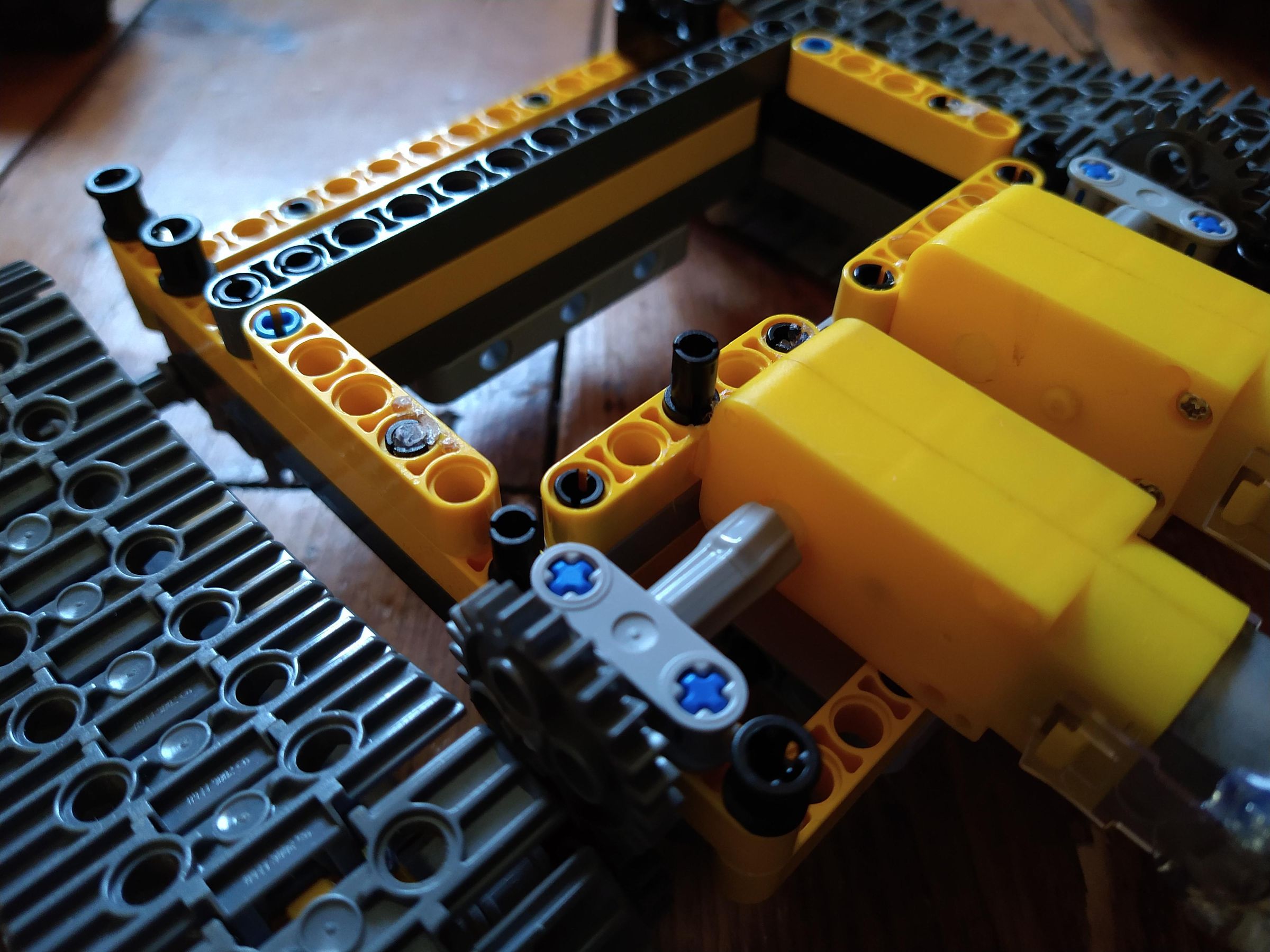 Arduino Controlled LEGO RC Tank and Transmitter : 9 Steps (with ...
