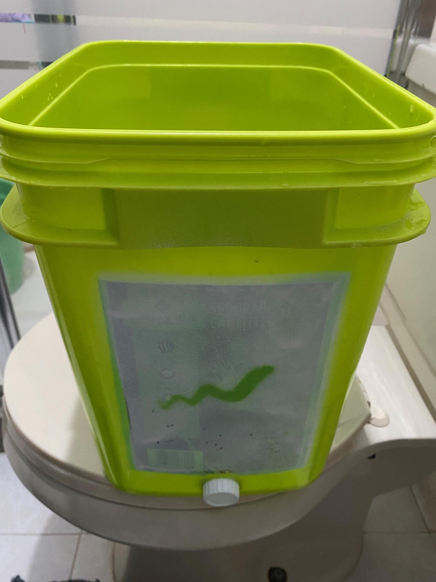 Cat Litter Bucket to Worm Compost Factory Unit : 9 Steps - Instructables