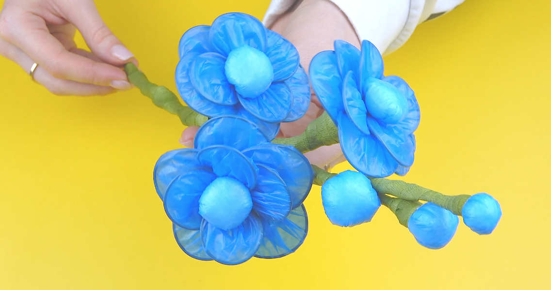 DIY Recycled Plastic Flowers - Easy Plastic Bag Crafts : 5 Steps ...