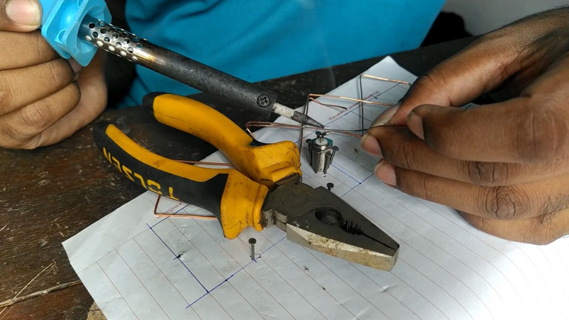 Build Your Own BiQuad 4G Antenna With Speed Test : 7 Steps (with ...