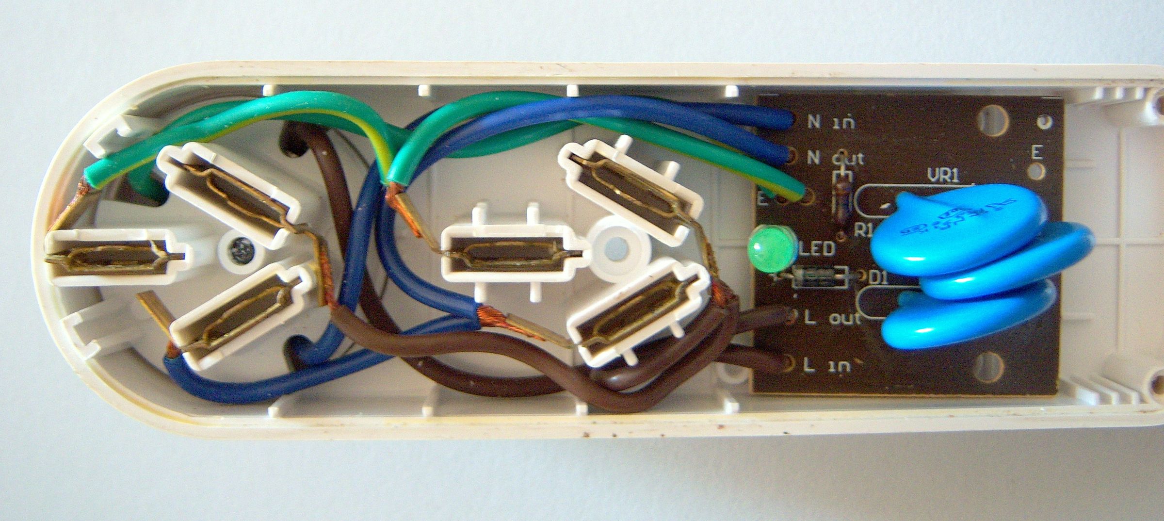 In-line Laptop Surge Protector With an Outlet : 6 Steps (with Pictures ...