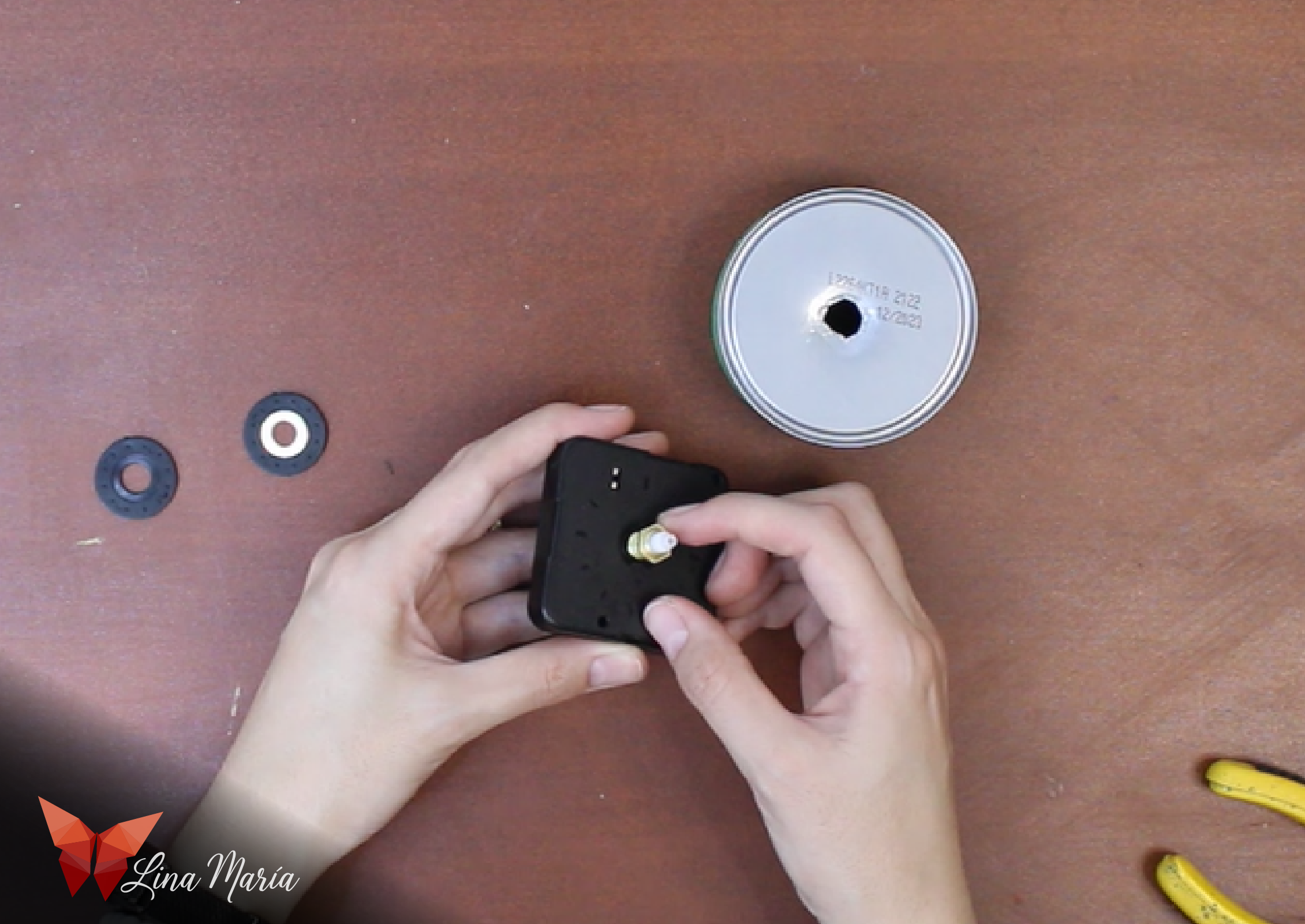 Crochet Knitting Clock ⏰ : 33 Steps (with Pictures) - Instructables