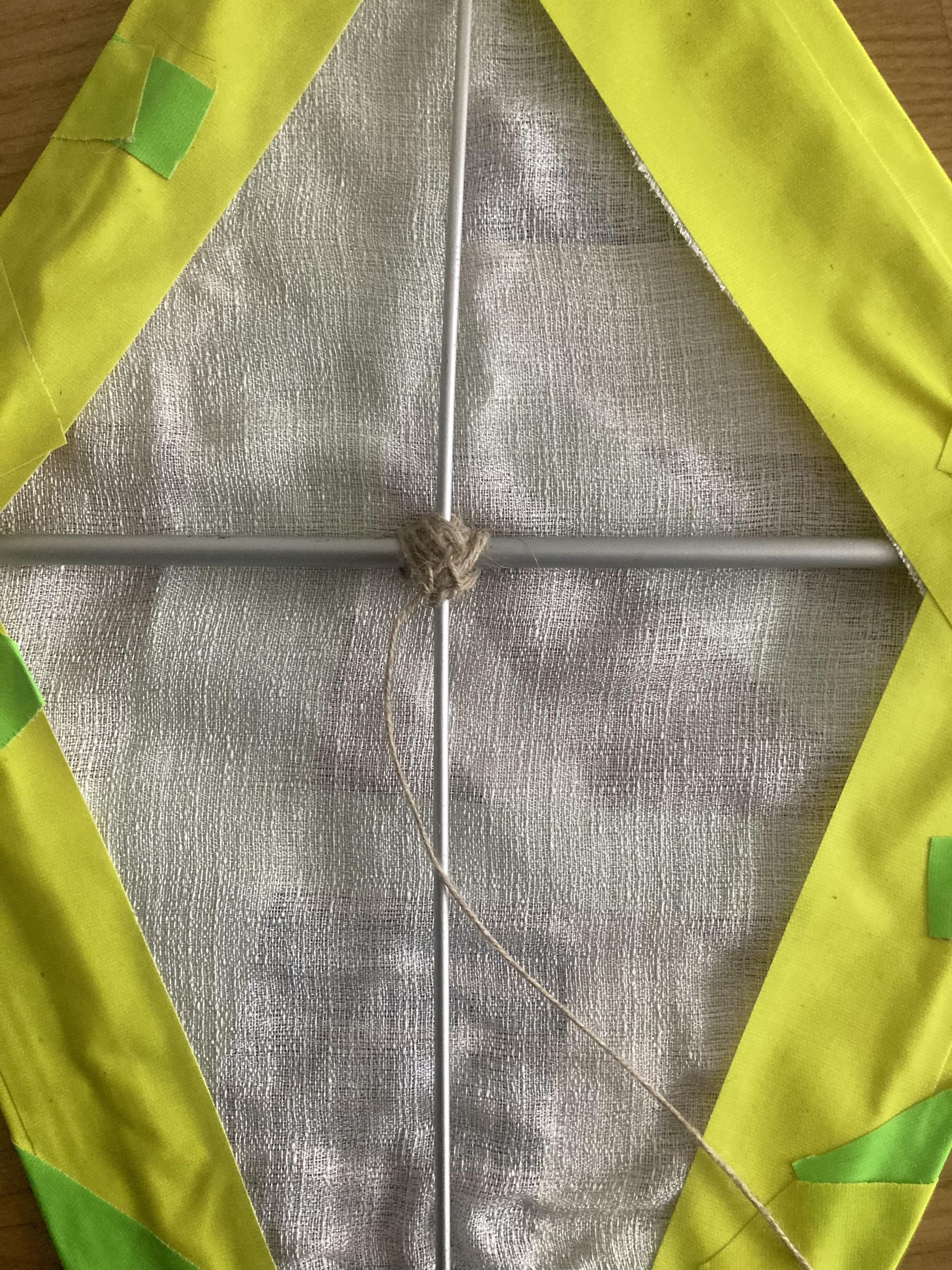 Tape-Art-Kite : 5 Steps - Instructables