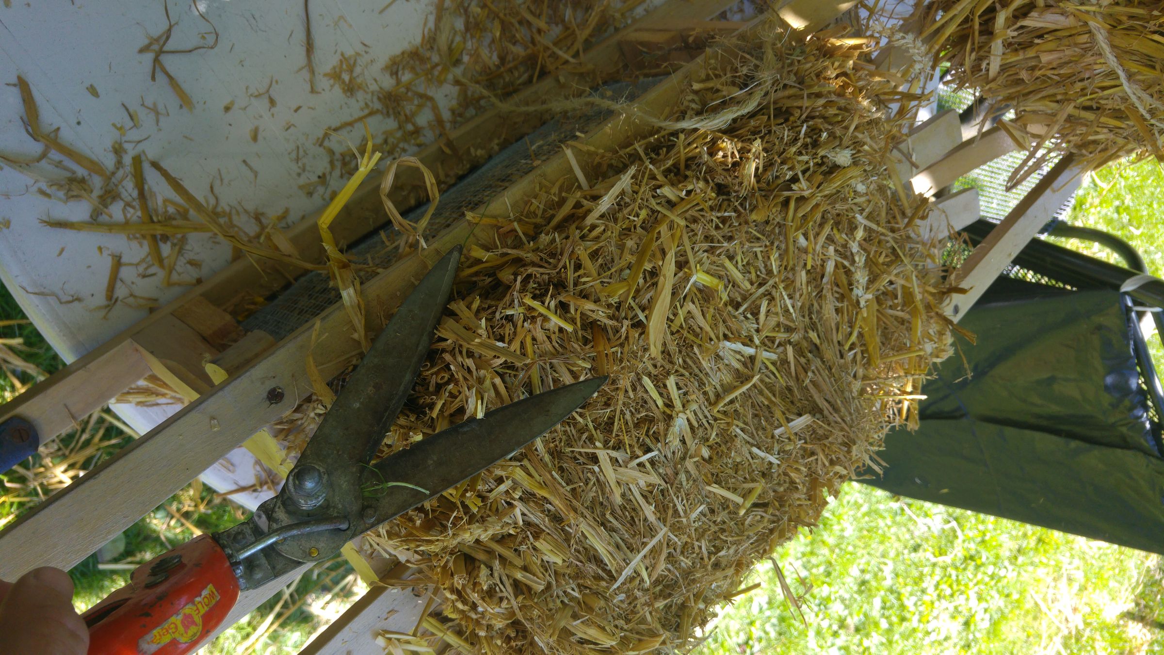 Sledge Straw Bale Plant Box : 6 Steps (with Pictures) - Instructables