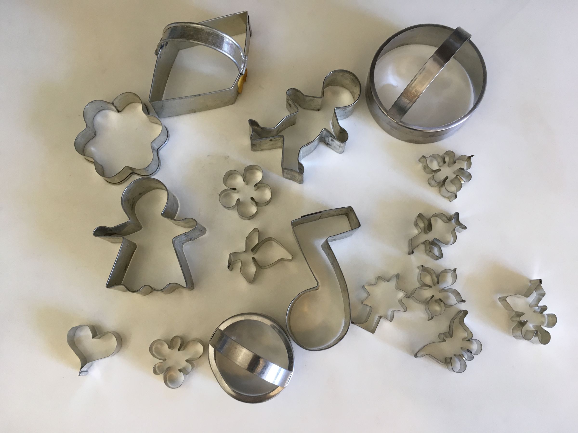 Making Shapes in Cakes : 5 Steps (with Pictures) - Instructables