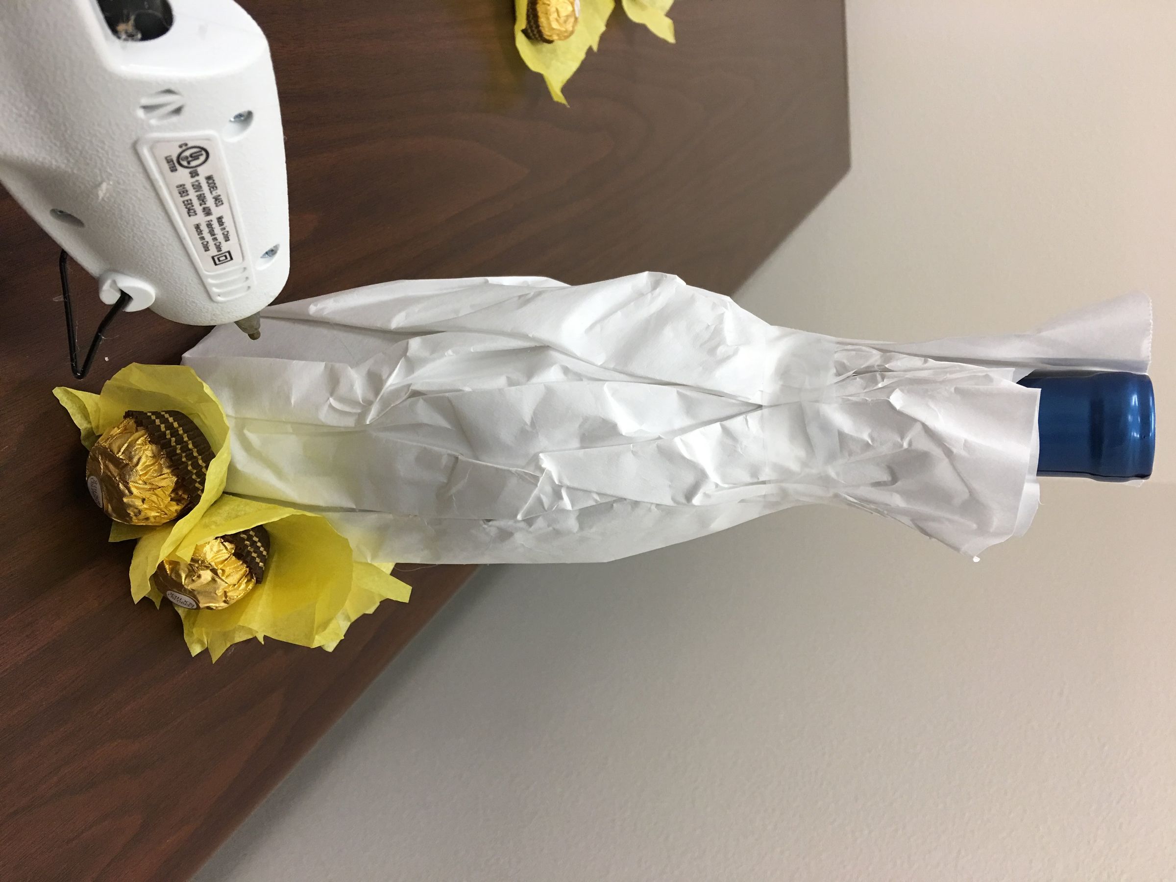 Pineapple Wrapped Bottle of Wine : 7 Steps (with Pictures) - Instructables