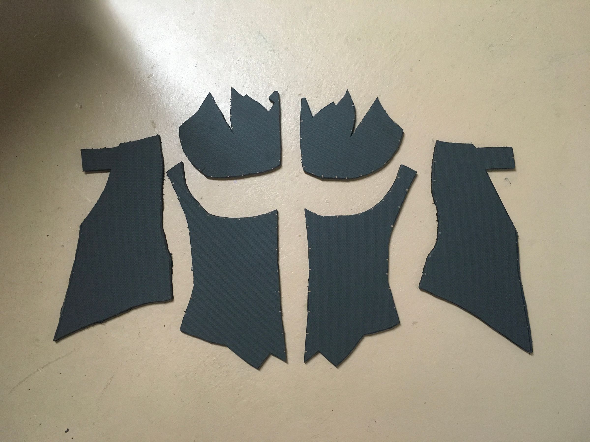 Wonder Woman Cosplay: Body Armour and Gladiator Skirt : 11 Steps (with ...