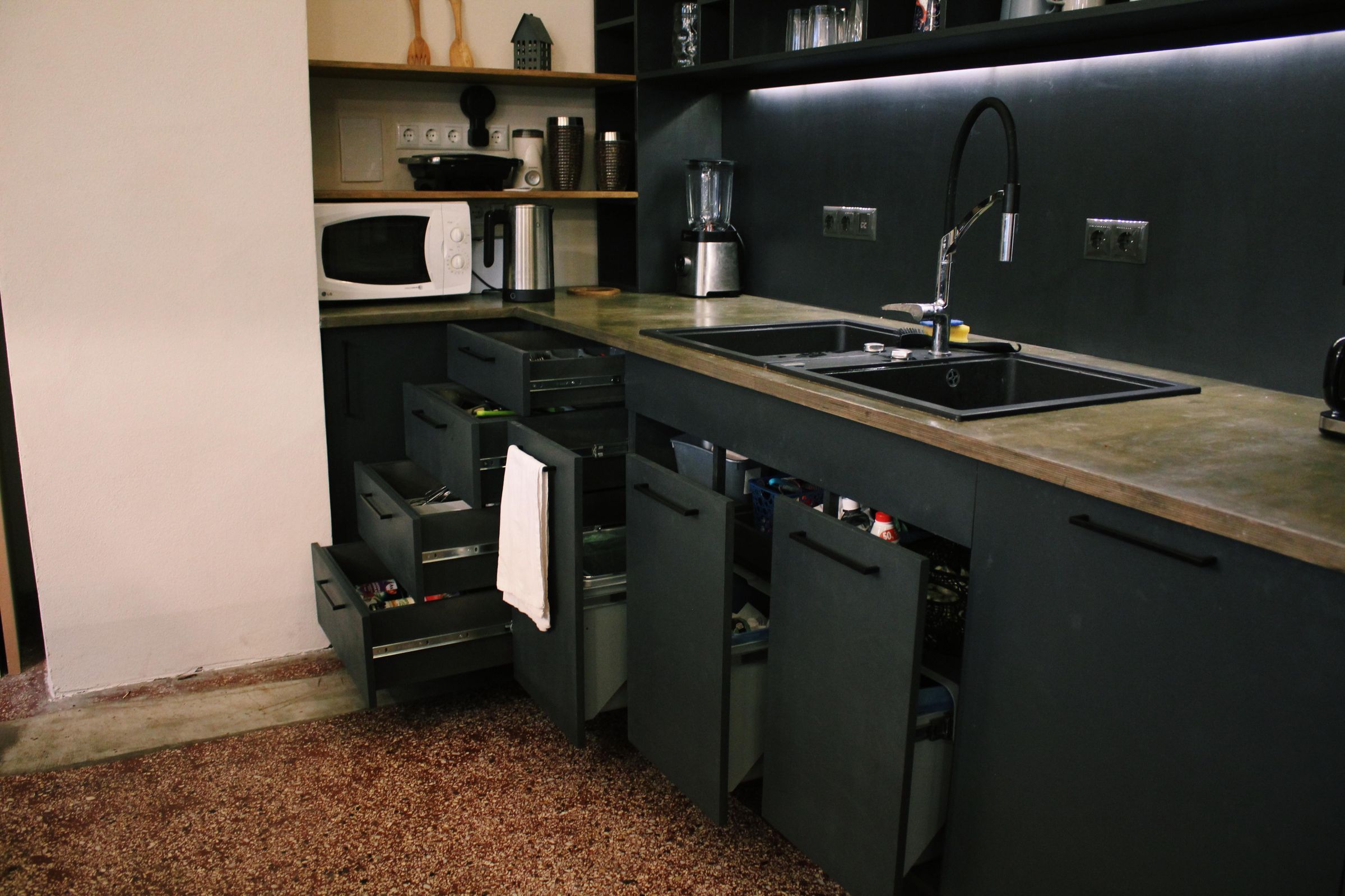 Kitchen With Many Cool Features : 11 Steps (with Pictures) - Instructables