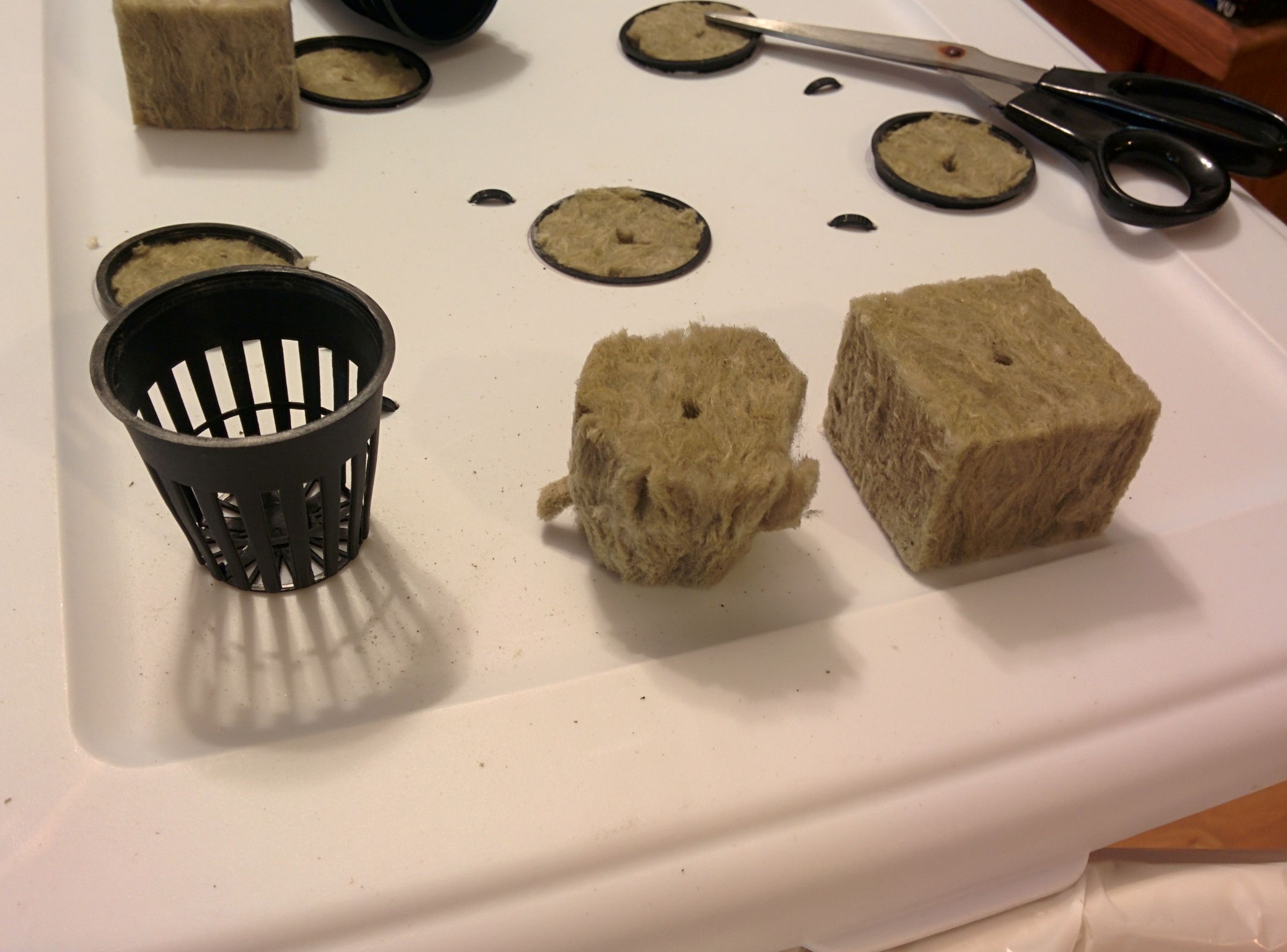 Simple Hydroponic System : 5 Steps - Instructables