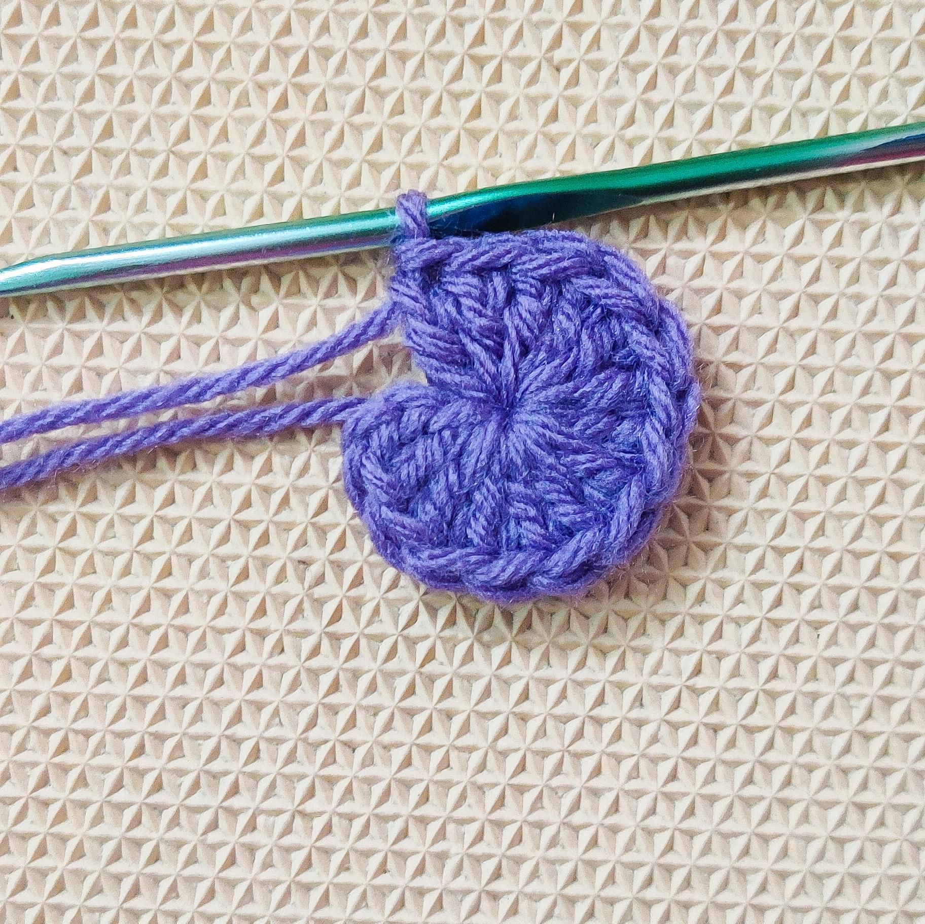 Crochet Seamless Spiral Circle With Raised Ridges : 7 Steps (with ...