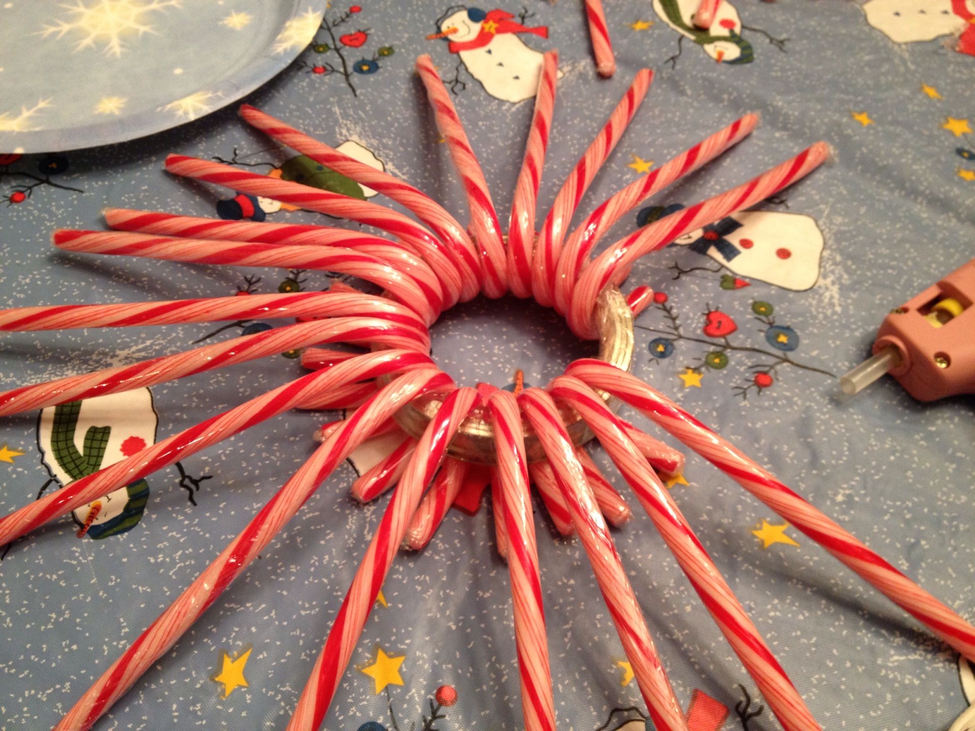 Candy Cane Wreath : 3 Steps (with Pictures) - Instructables