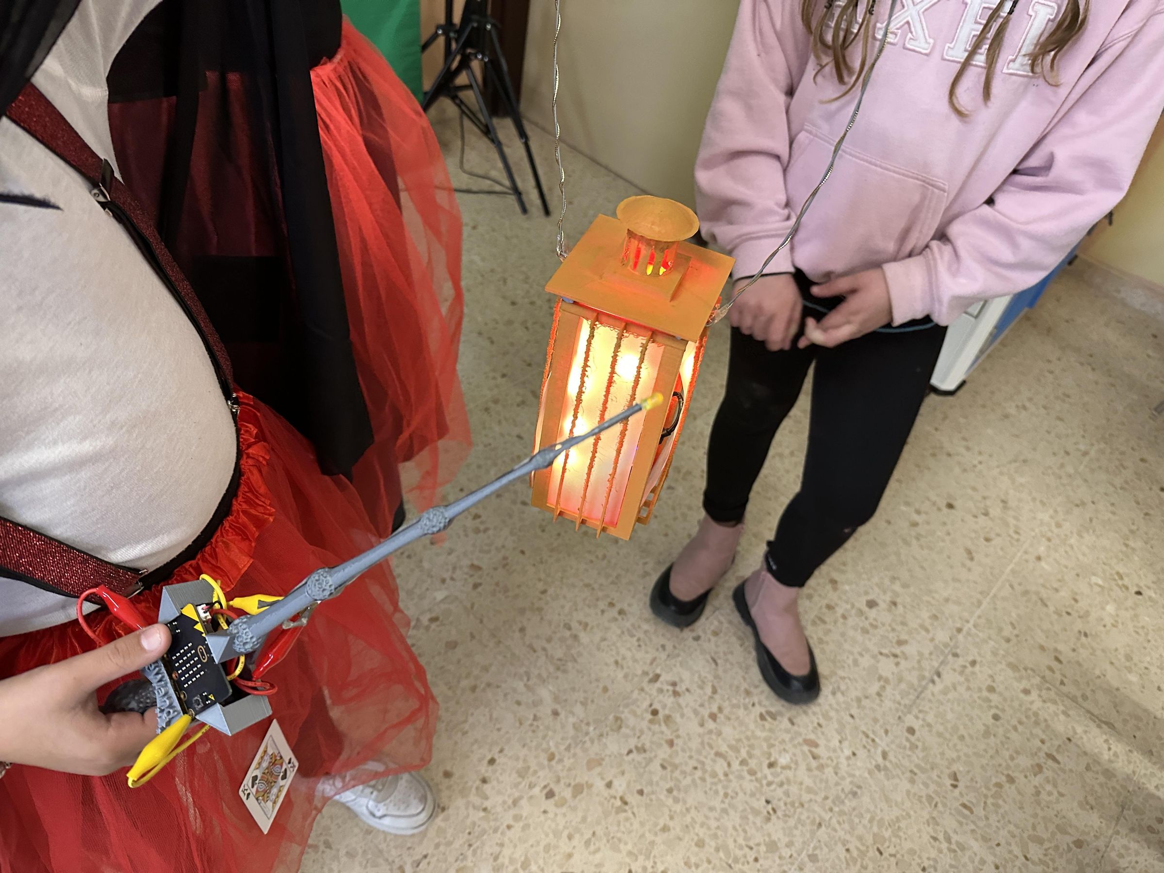 Hagrid's Interactive Lantern and Magic Wand With Tinkercad Circuits and Micro:bit : 7 Steps ...