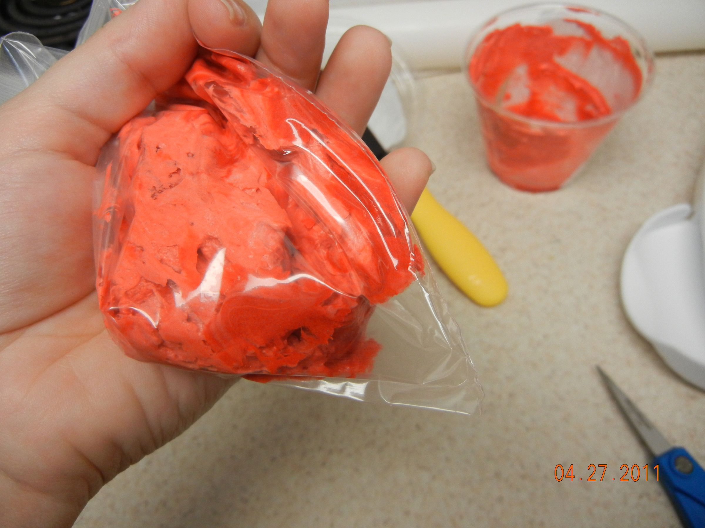 Basic Fondant Cake : 5 Steps (with Pictures) - Instructables