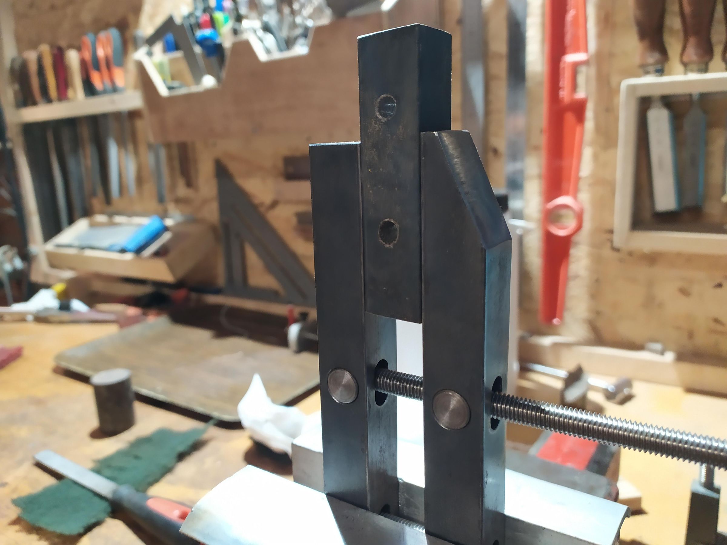 Metal Twin Screw Clamp (no Lathe, No Mill) : 7 Steps (with Pictures ...