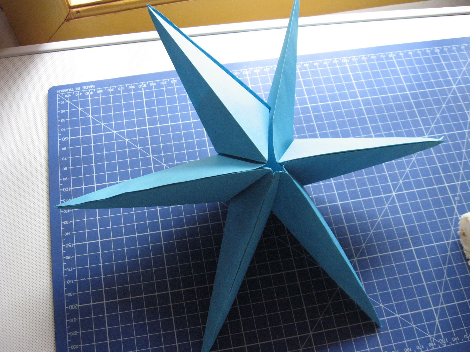 How to Make a Christmas Star : 8 Steps (with Pictures) - Instructables