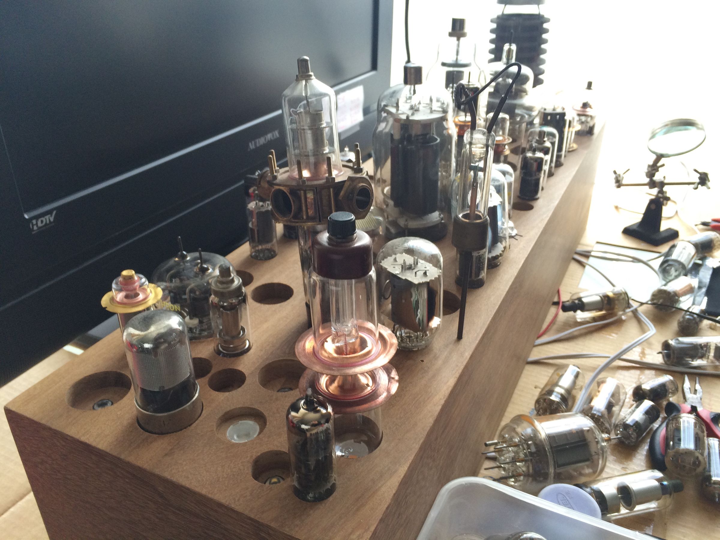 Huge Vacuum Tube Light Fixture. : 8 Steps (with Pictures) - Instructables