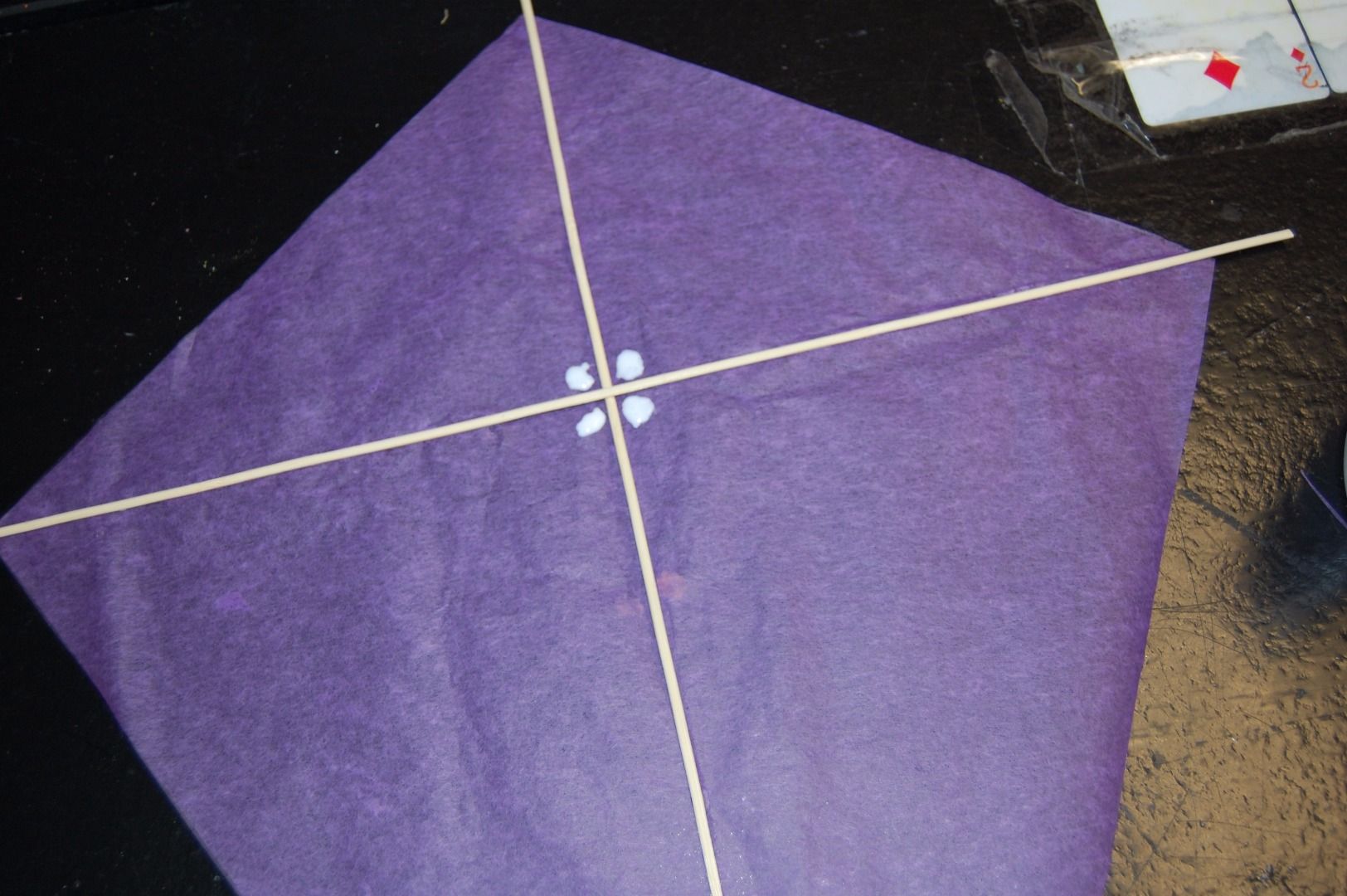 Eddy Kite by Ethel and Lucy : 10 Steps - Instructables