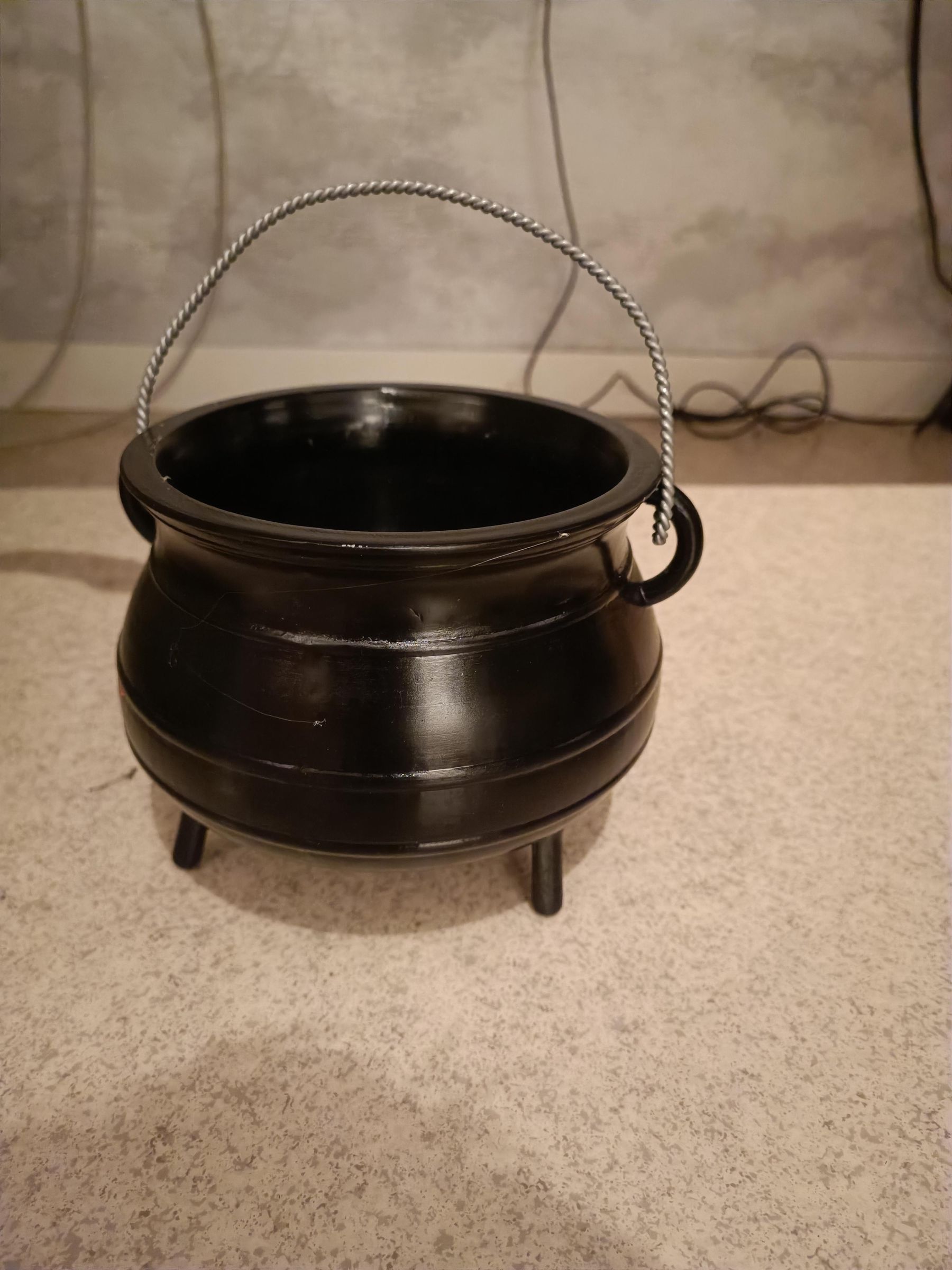 Steaming Led Cauldron : 10 Steps - Instructables