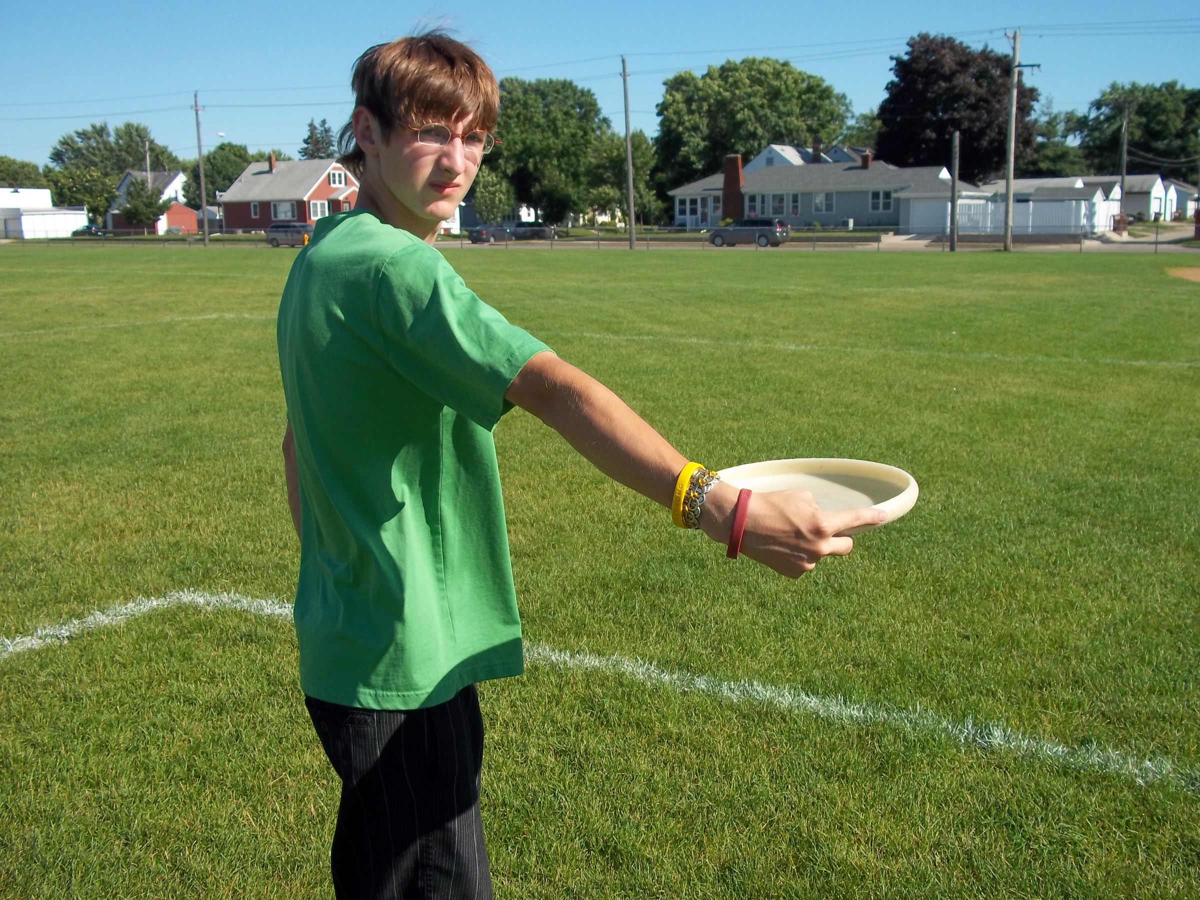 Funky McGroovy Frizbee Throwing Guide : 9 Steps (with Pictures ...