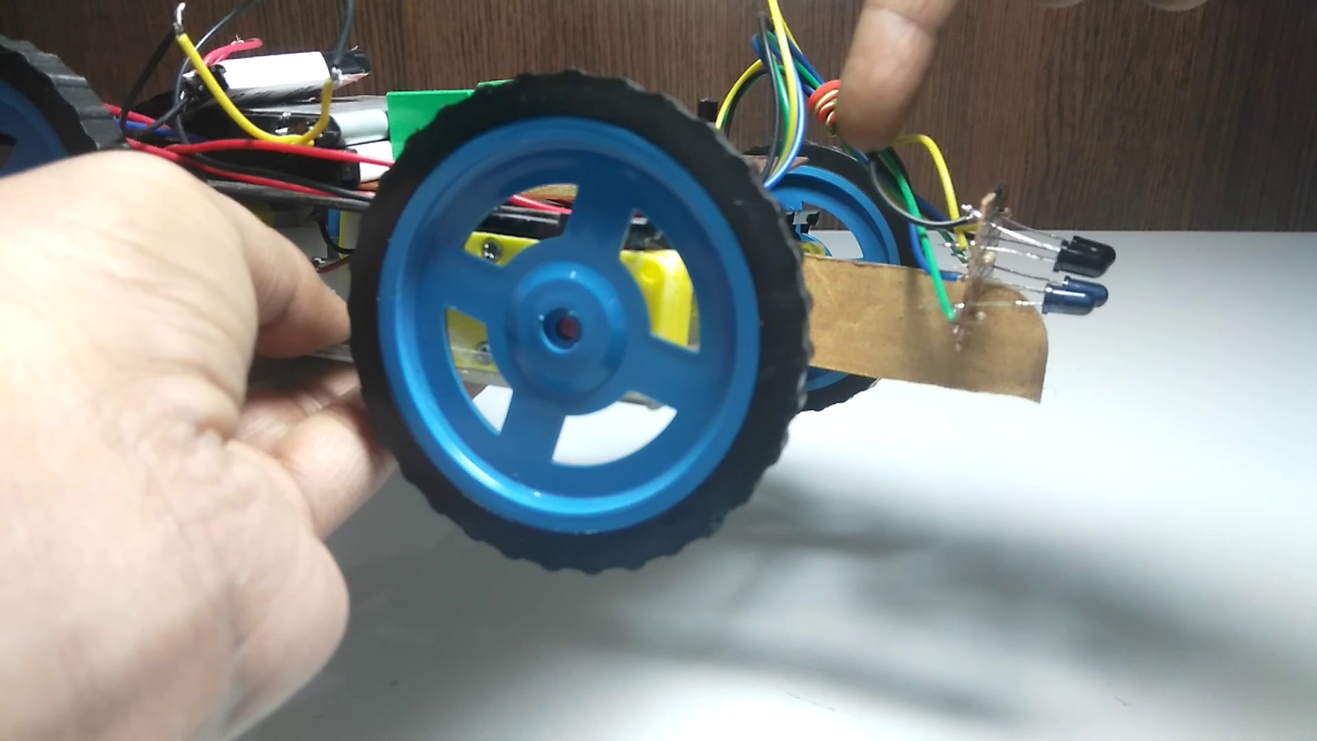 FOLLOW ME ROBOT : 6 Steps (with Pictures) - Instructables