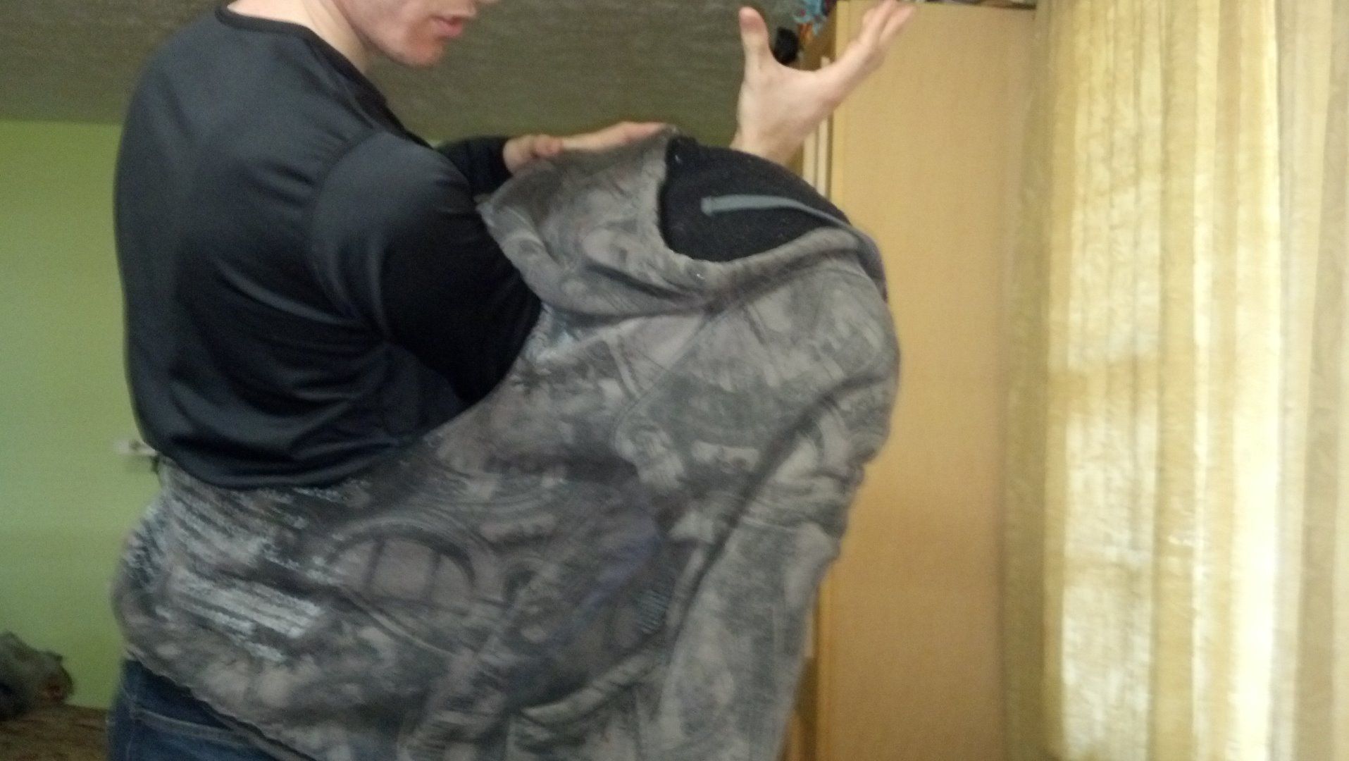 Zombie Carryng a Half Zombie! : 5 Steps - Instructables