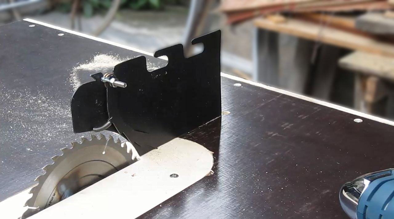 How to Make a Table Saw - Anti KickBack for DIY Table Saw - Guard ...