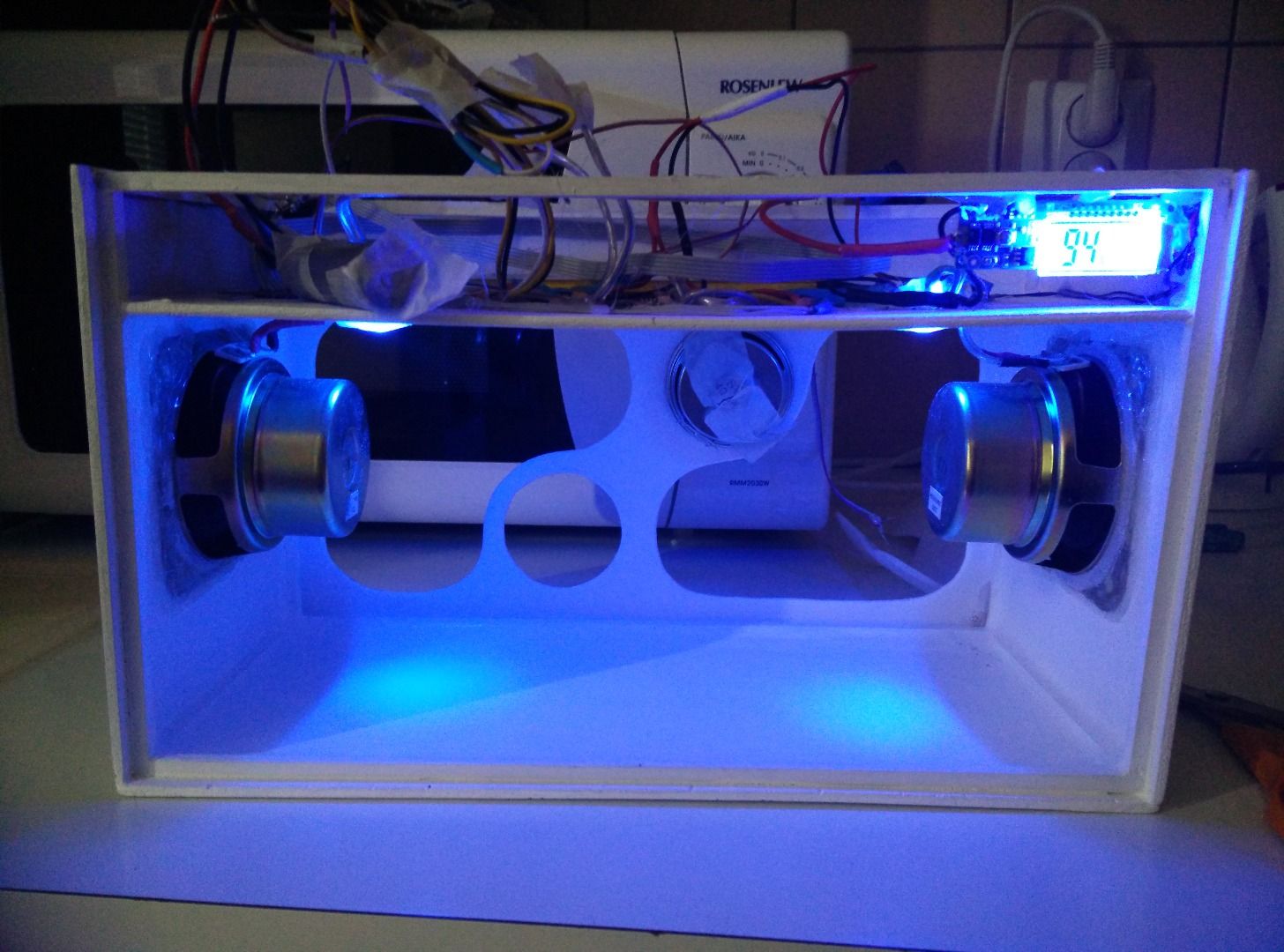 Ultimate-Solar-Boombox U-S-B : 3 Steps - Instructables