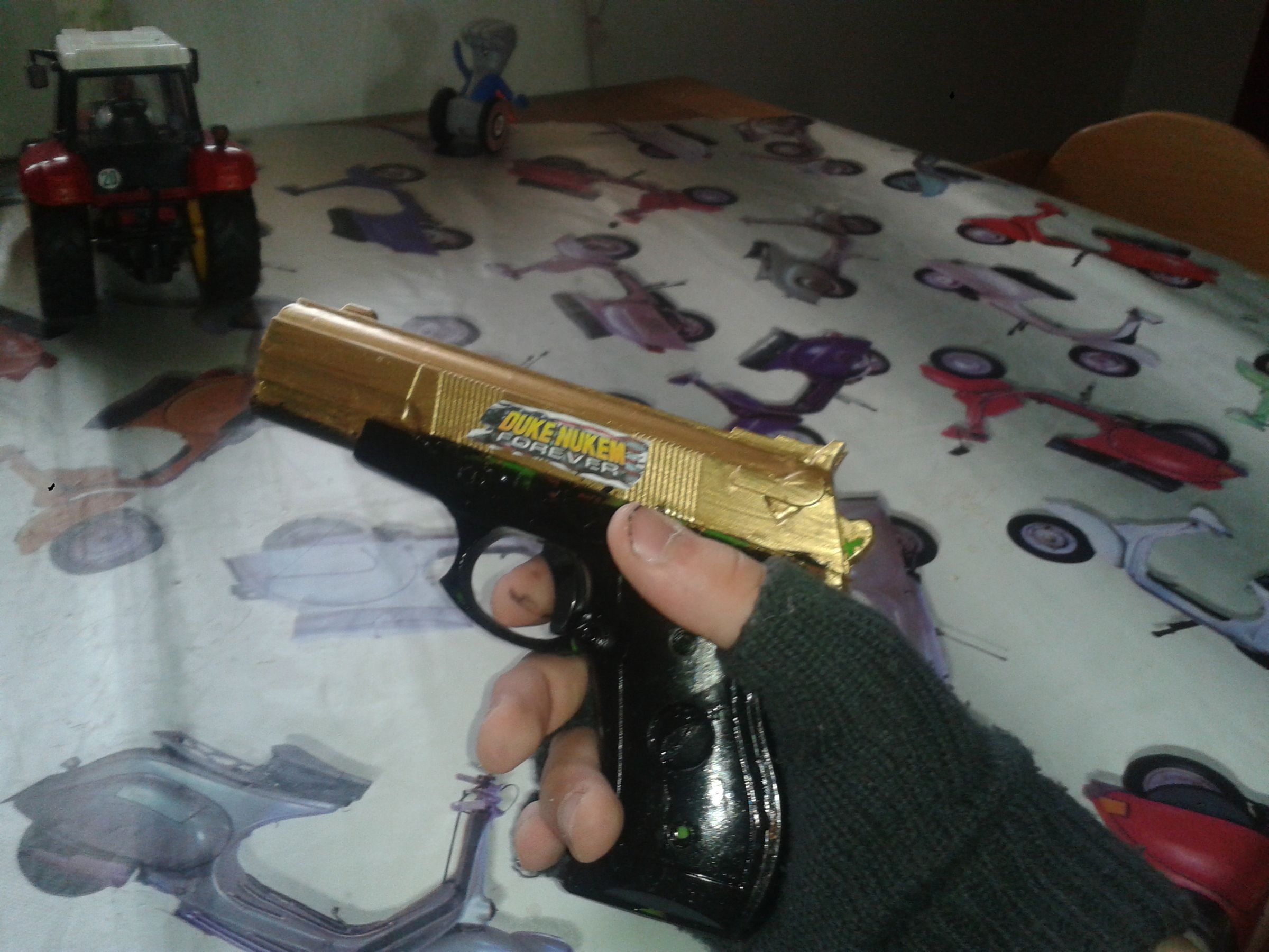 A Last Minute Duke Nukem Cosplay : 5 Steps - Instructables