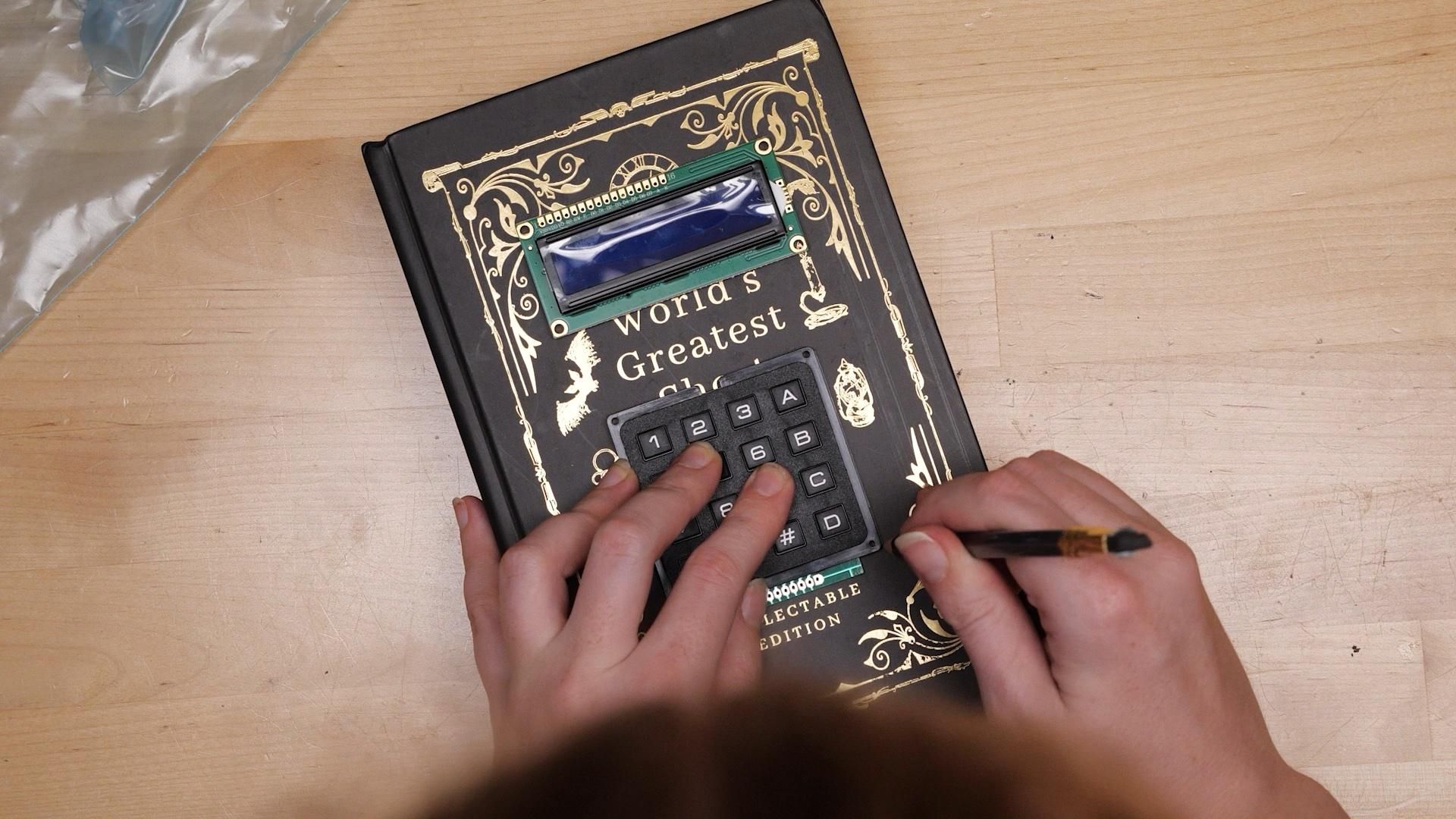 Penny's Computer Book (from Inspector Gadget) : 8 Steps (with Pictures) - Instructables