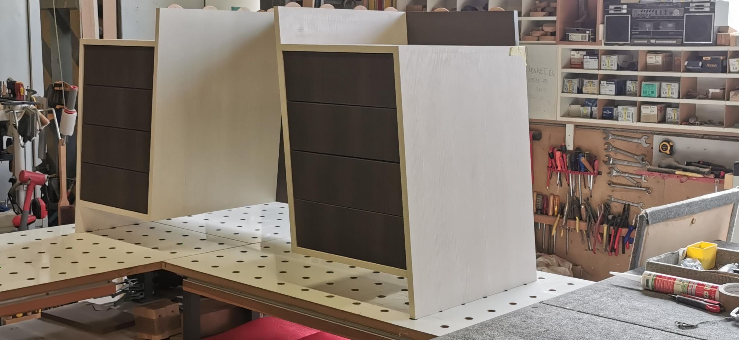 Particleboard Desk : 14 Steps (with Pictures) - Instructables