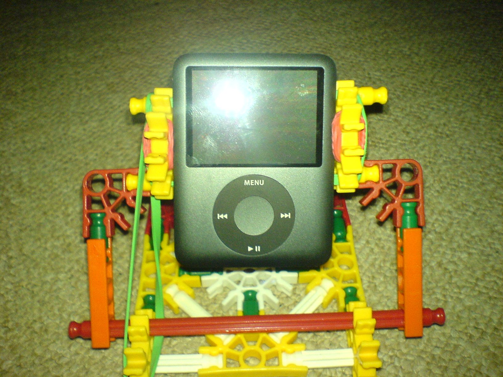 3rd and 2nd Generation Knex Ipod Nano Stand : 5 Steps - Instructables