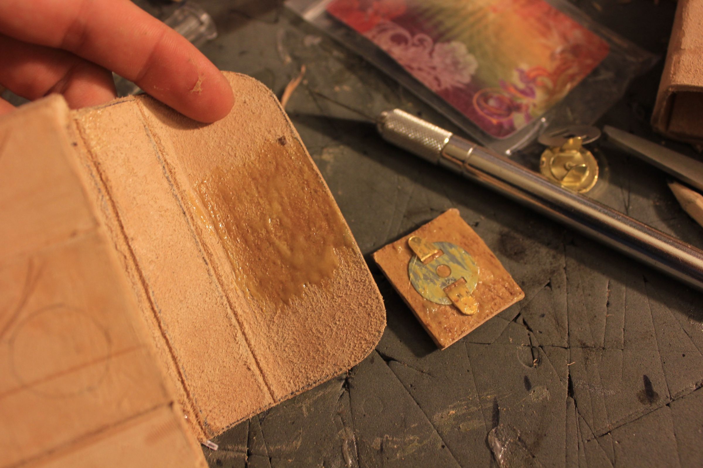 Leather Pouch Tutorial & Intro to Basic Leather Working : 11 Steps ...