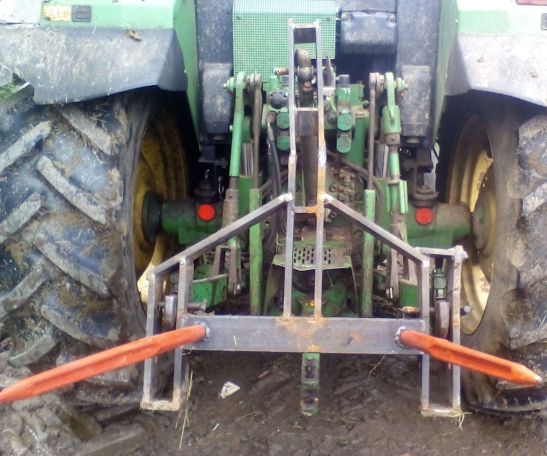 Bale Spike : 3 Steps - Instructables