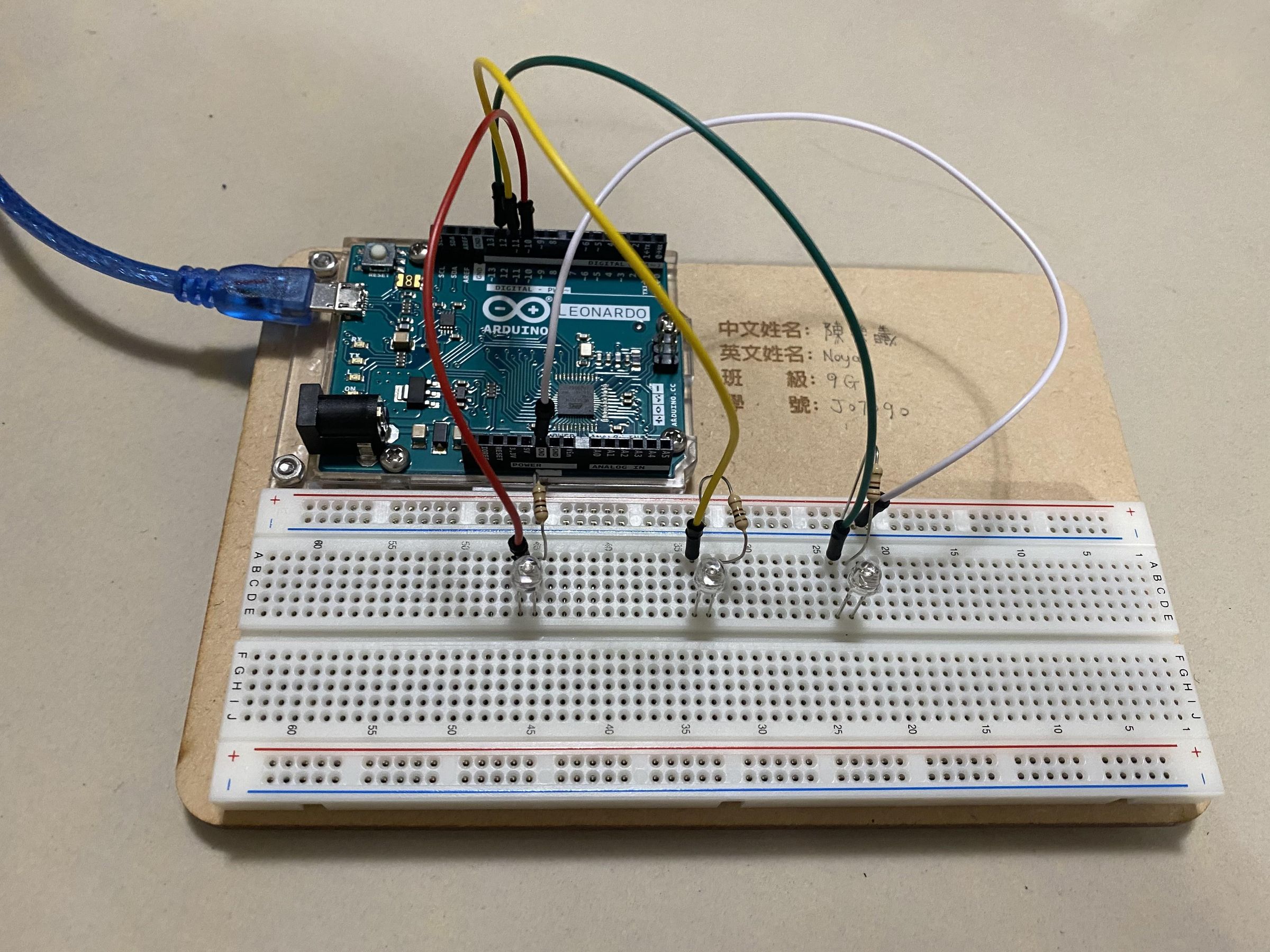 LED Traffic Light : 4 Steps - Instructables