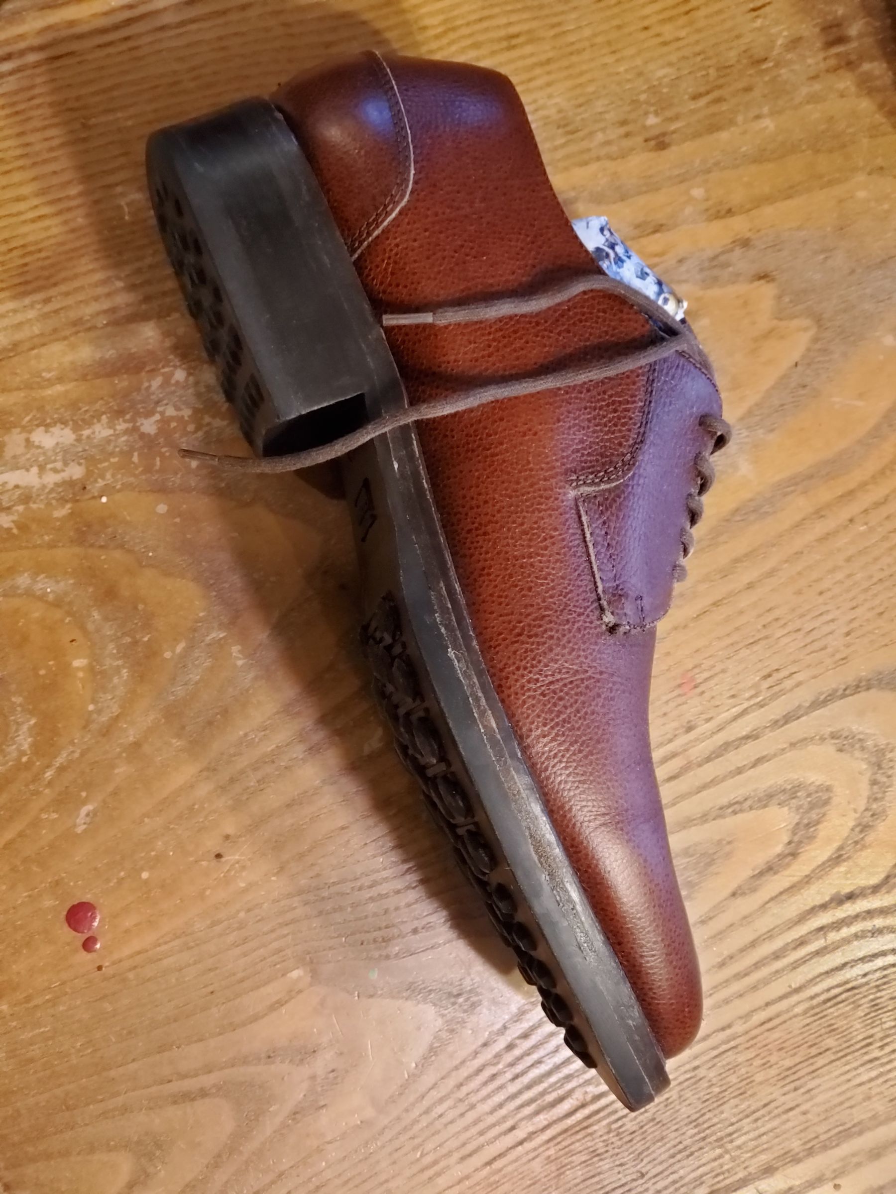 Cheap and Easy Shoe Repair : 4 Steps (with Pictures) - Instructables