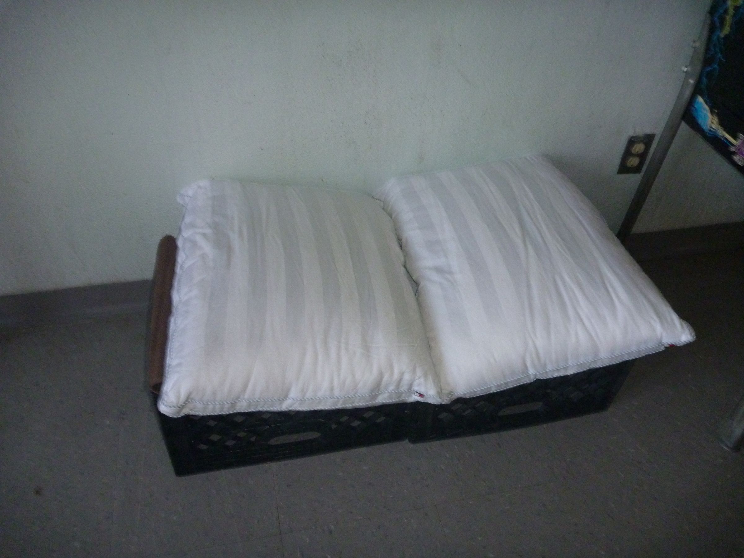 Modular Milk Crate Couch : 4 Steps (with Pictures) - Instructables